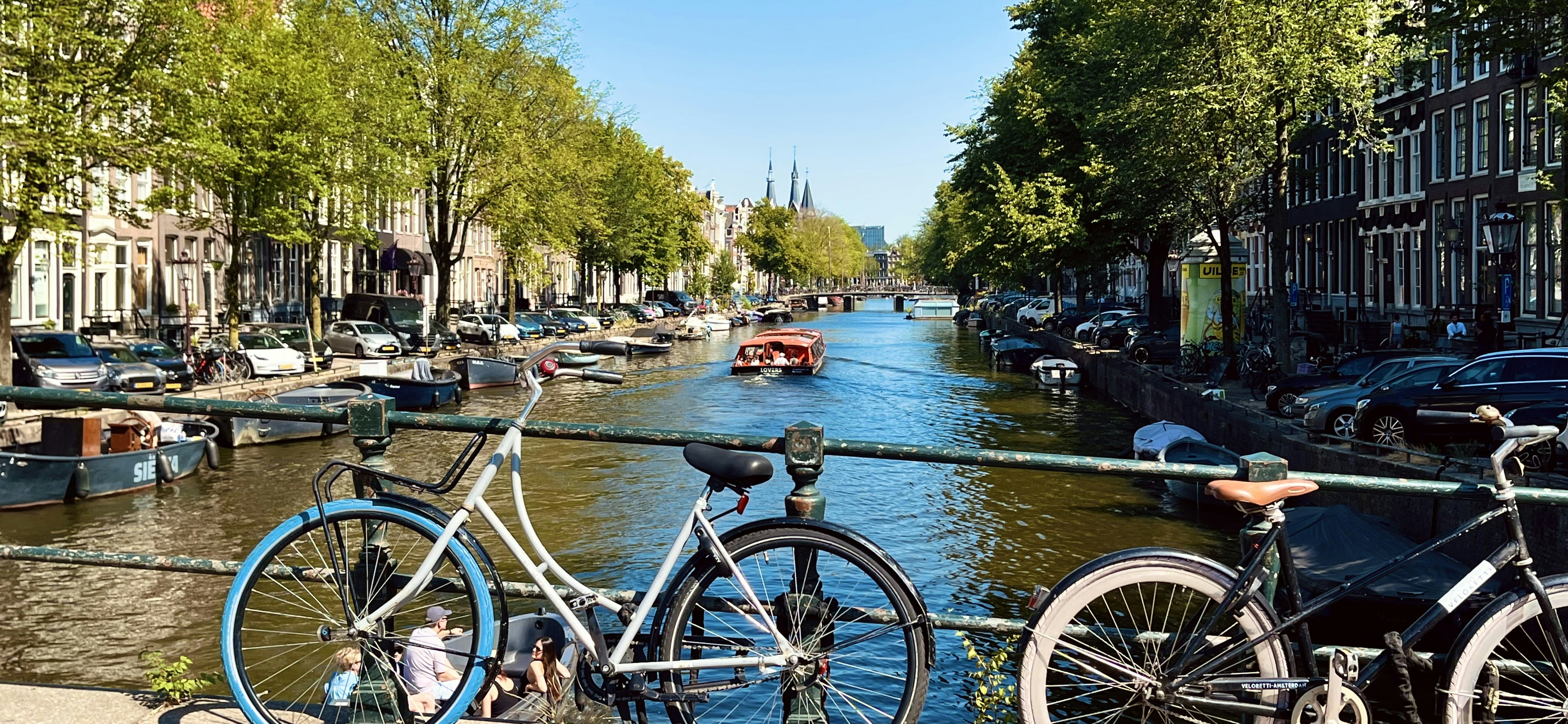 Bikes Framing the Canals: A Sunlit Amsterdam-Style Vist