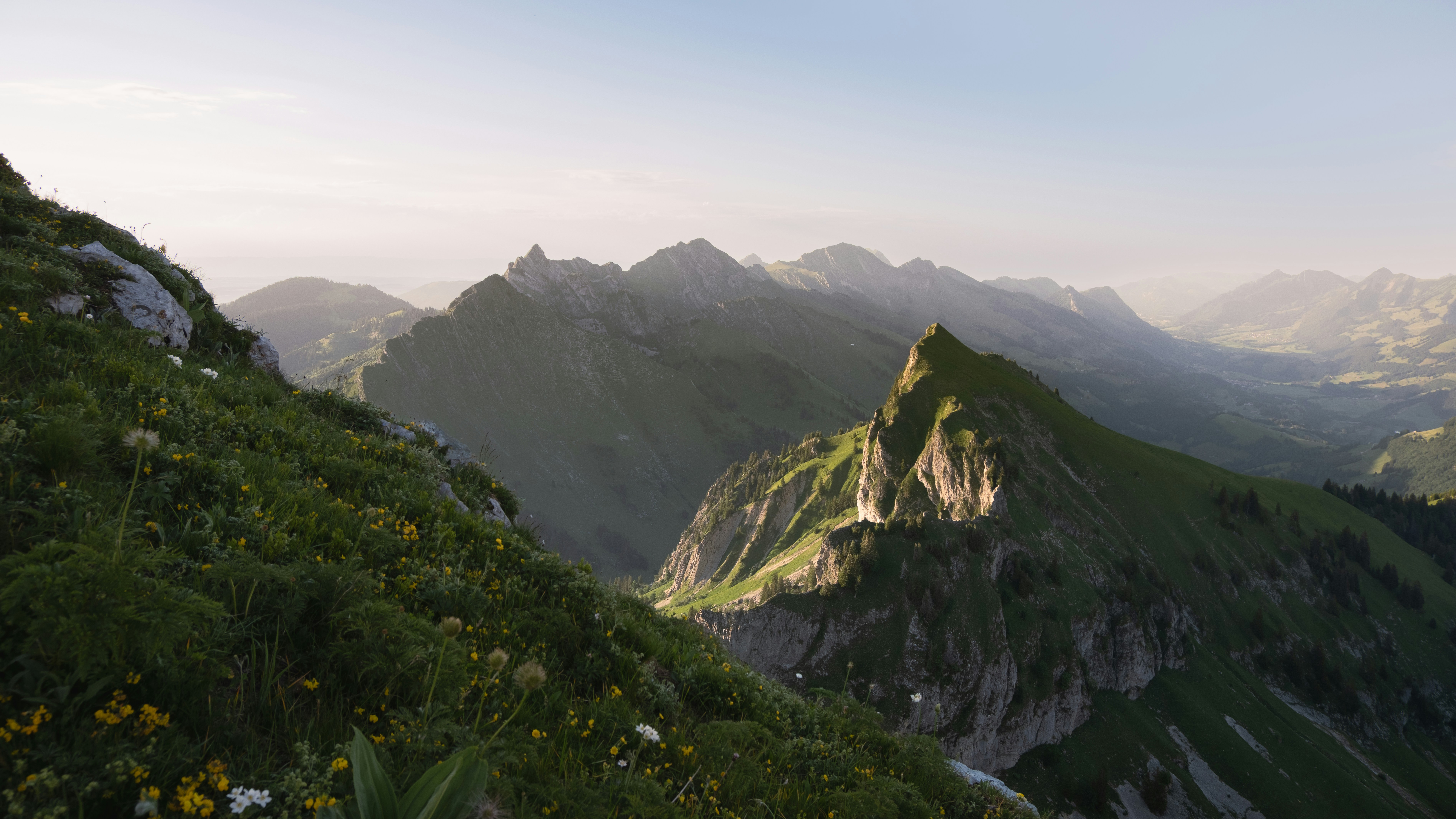 Ridgecrest Dawn: A Sliver of Light on Alpine Peaks