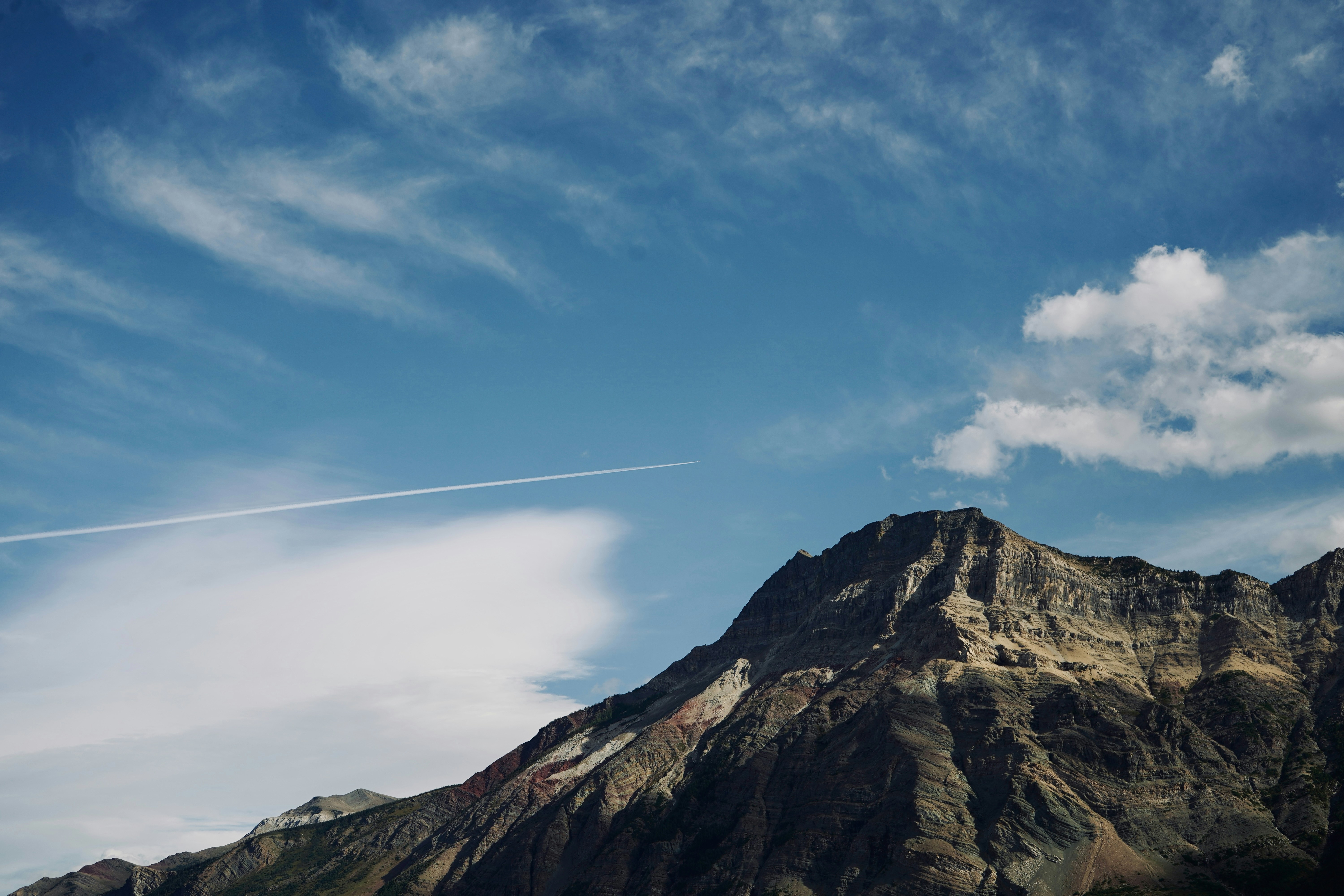 Peak Line at Dusk: A Rugged Ridge under Wide Sky