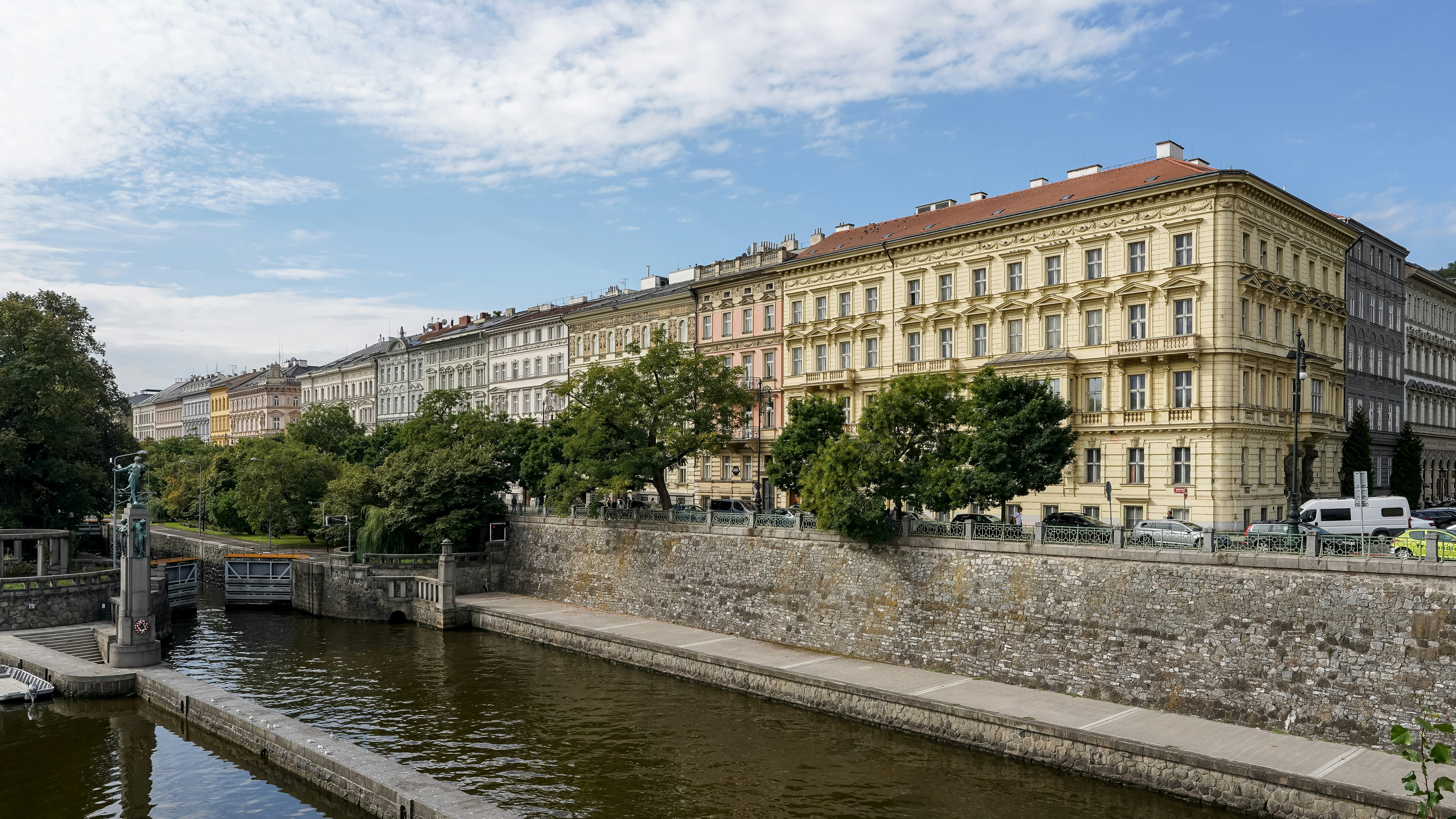 Riverside Facades: A Row of Historic Buildings Overlooking a Stone Embankment