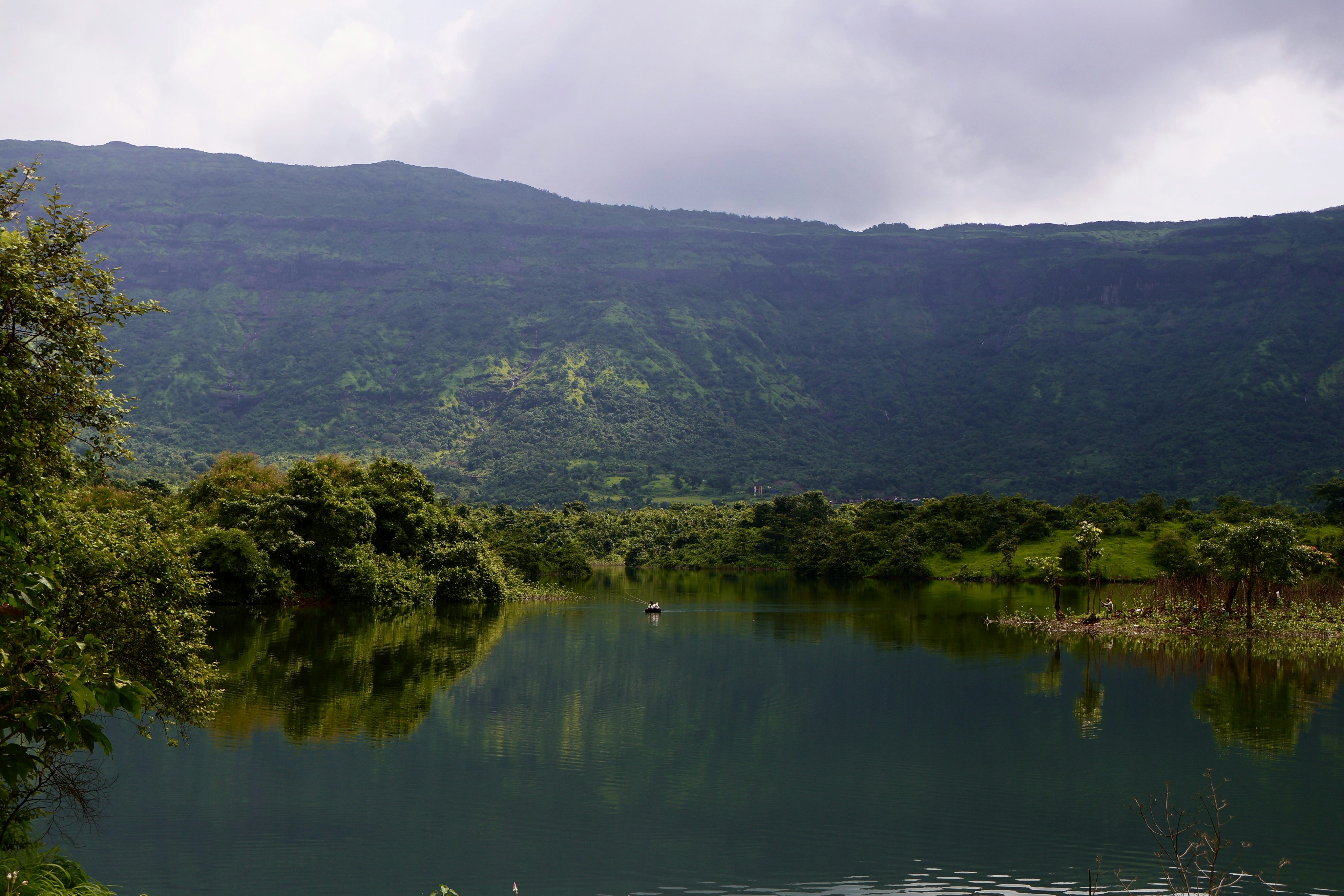 Mirror of the Green Valley: A Quiet Lake Beneath Velvet Hills