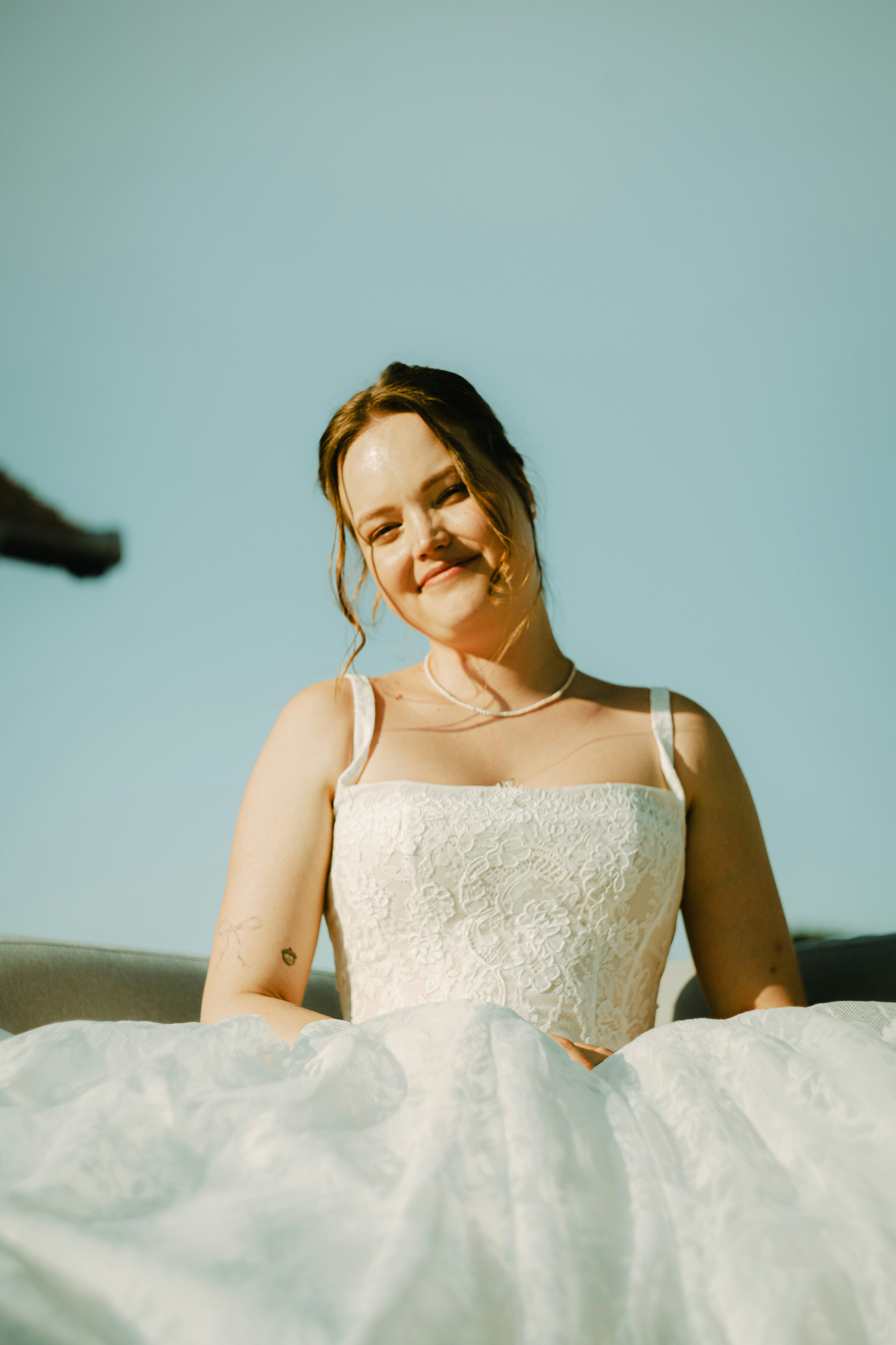 Bride in Soft Light: A Sunny, Lace-Wrapped Moment