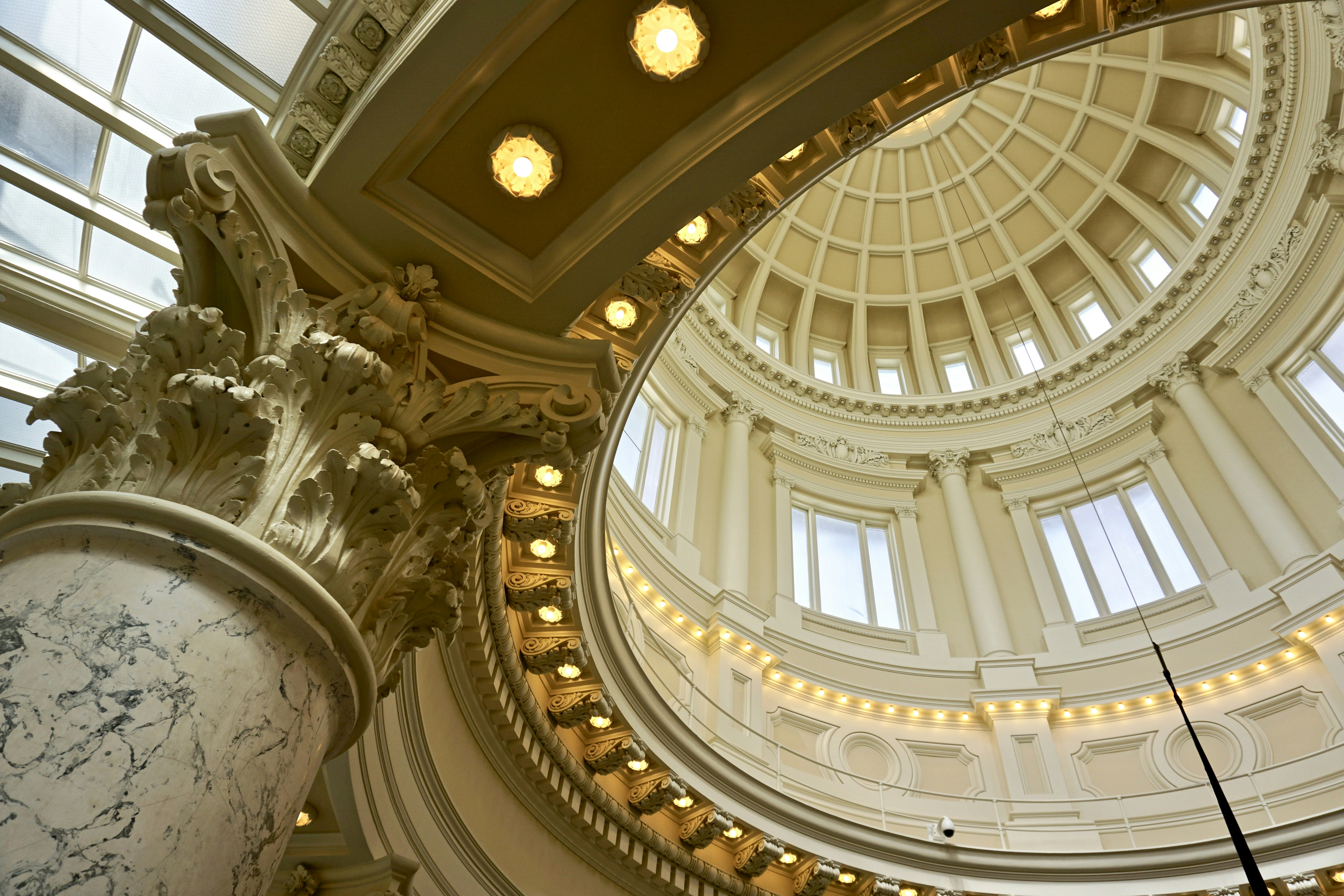 Dome of Light: Marble Columns Framing a Grand Rotunda