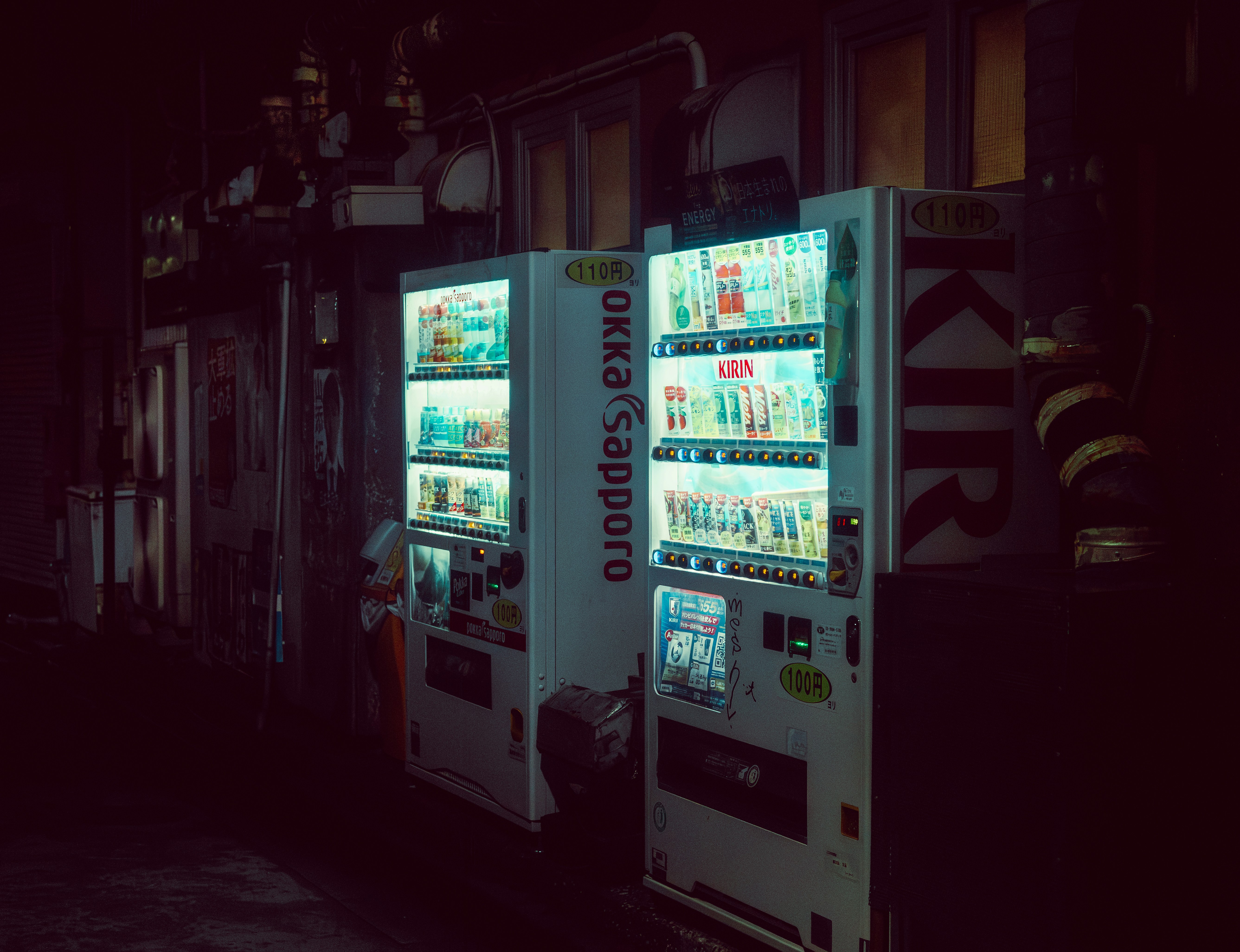 Neon Vending Lane: Quiet Alley Gathers Light