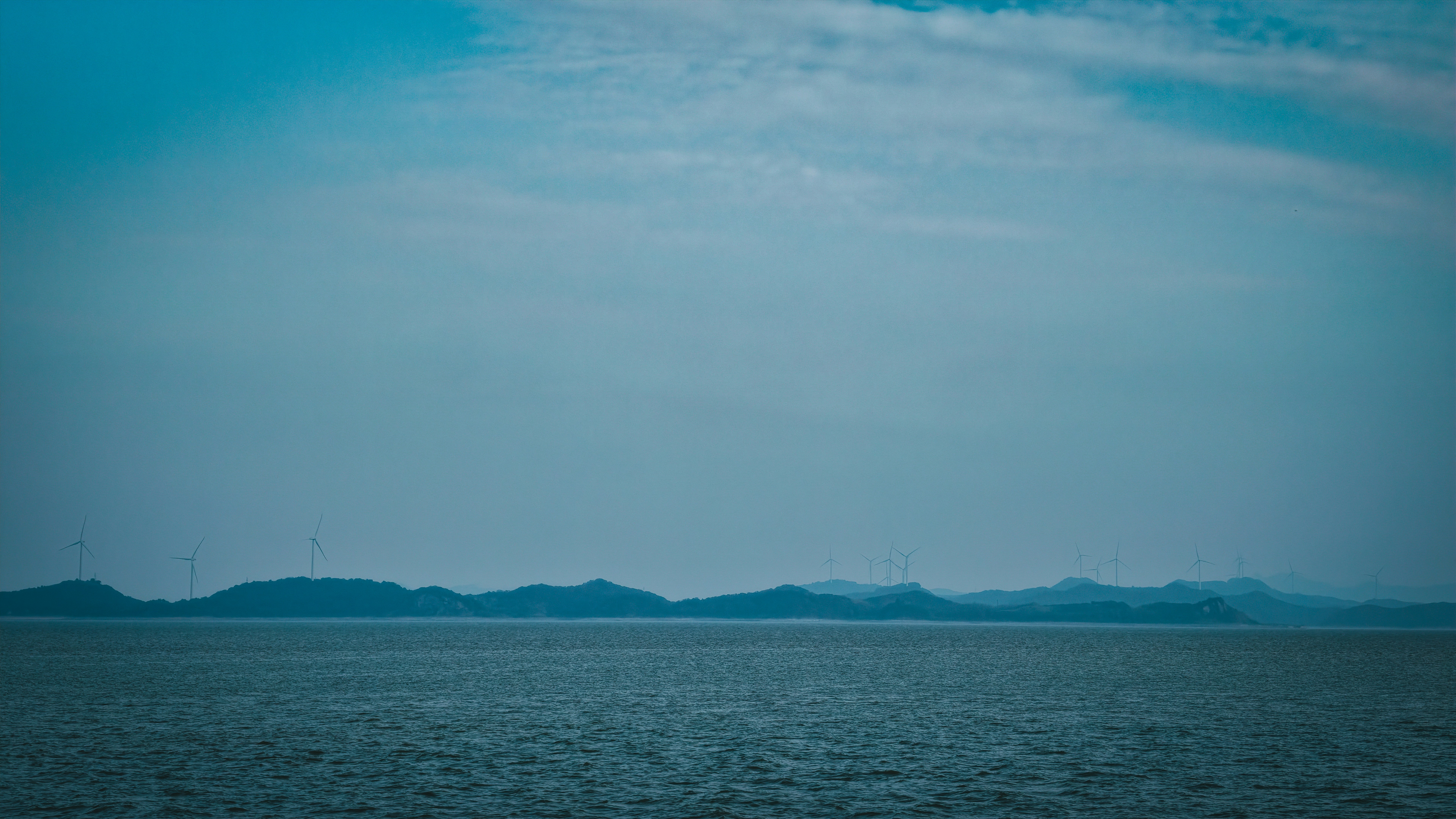 Horizon Atlas: A Quiet Sea Under Wide Skies