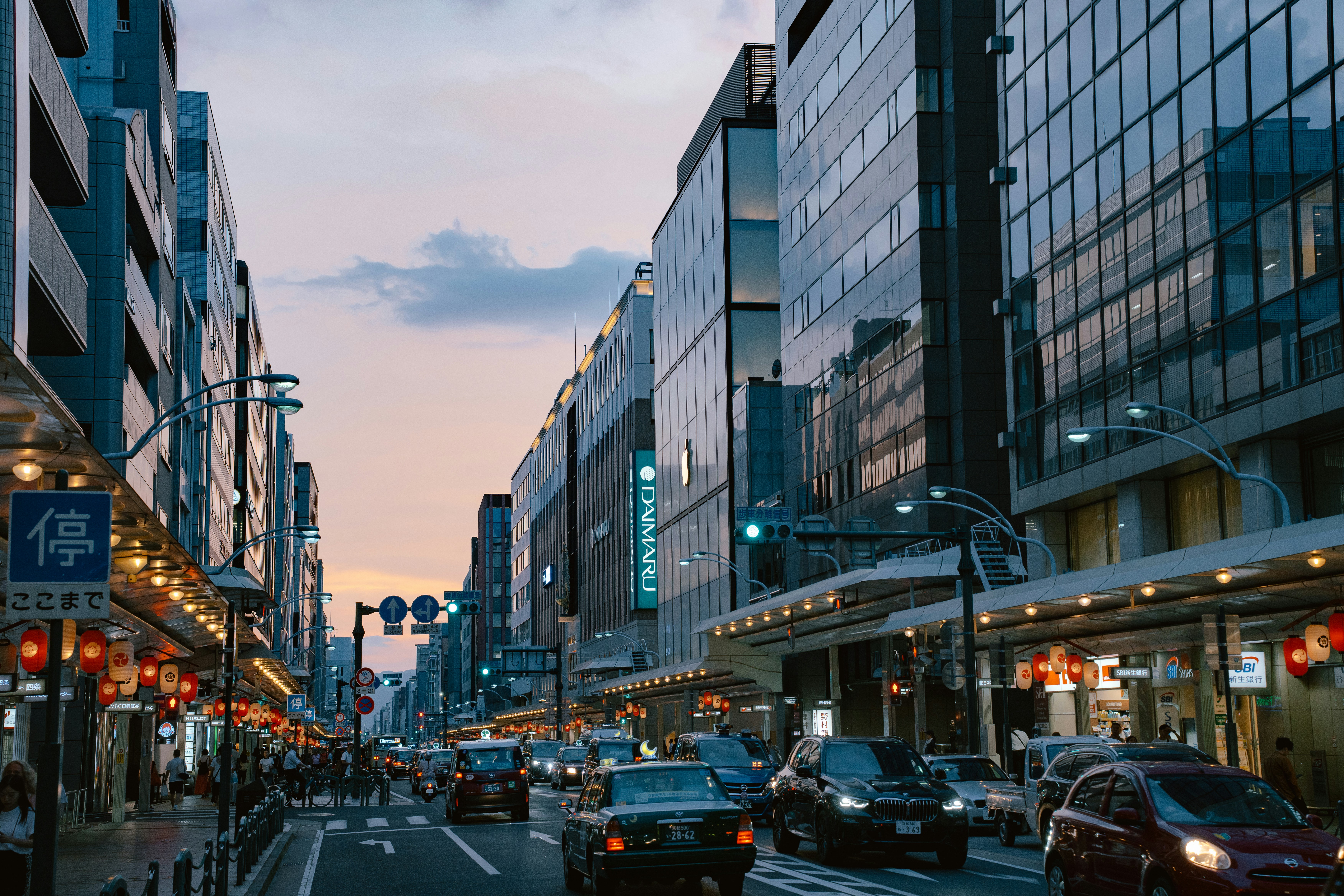 City Pulse at Dusk: Neon Rail of a Busy Street