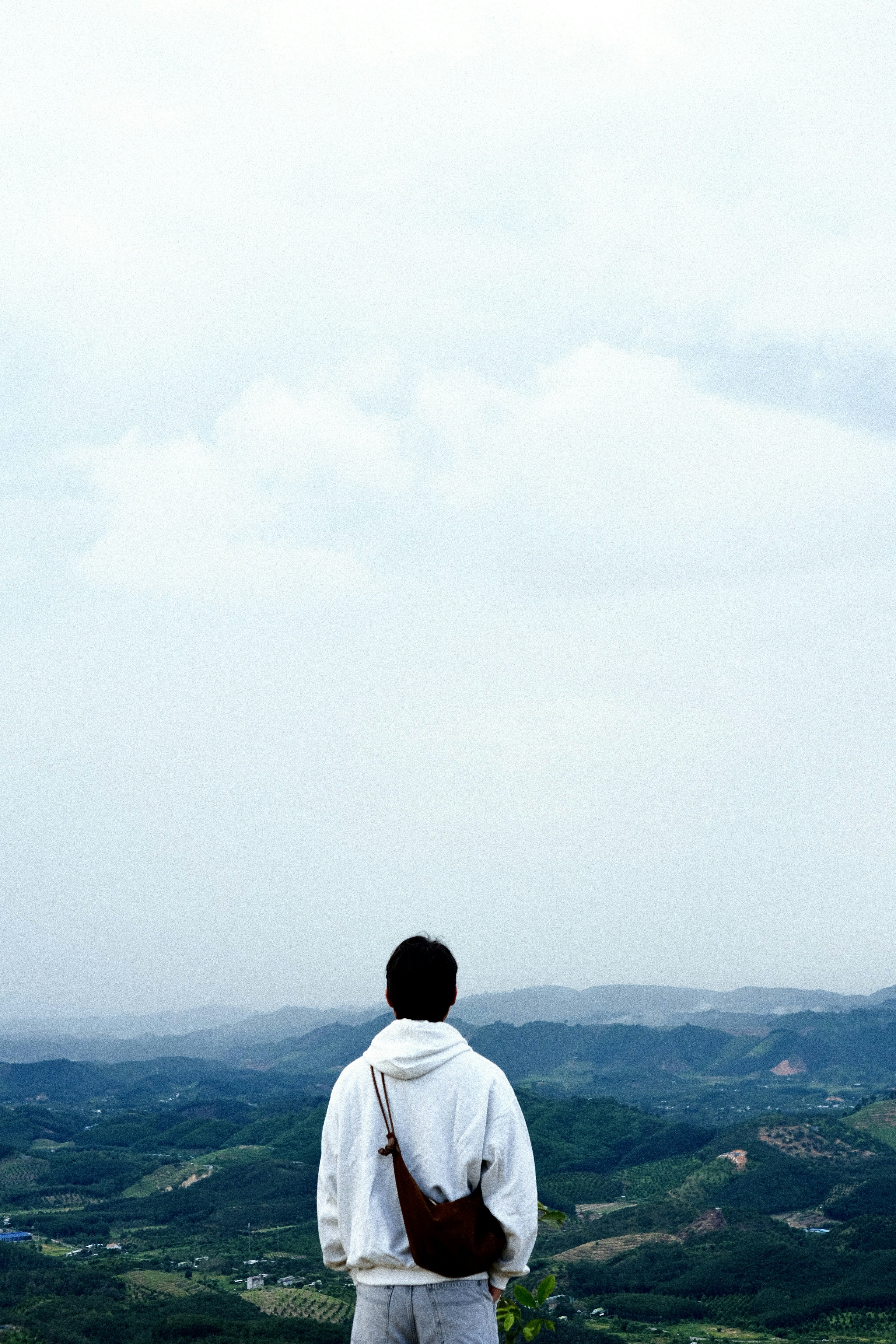 Overlooked Horizon: A Traveler in Wide-Open Valleys