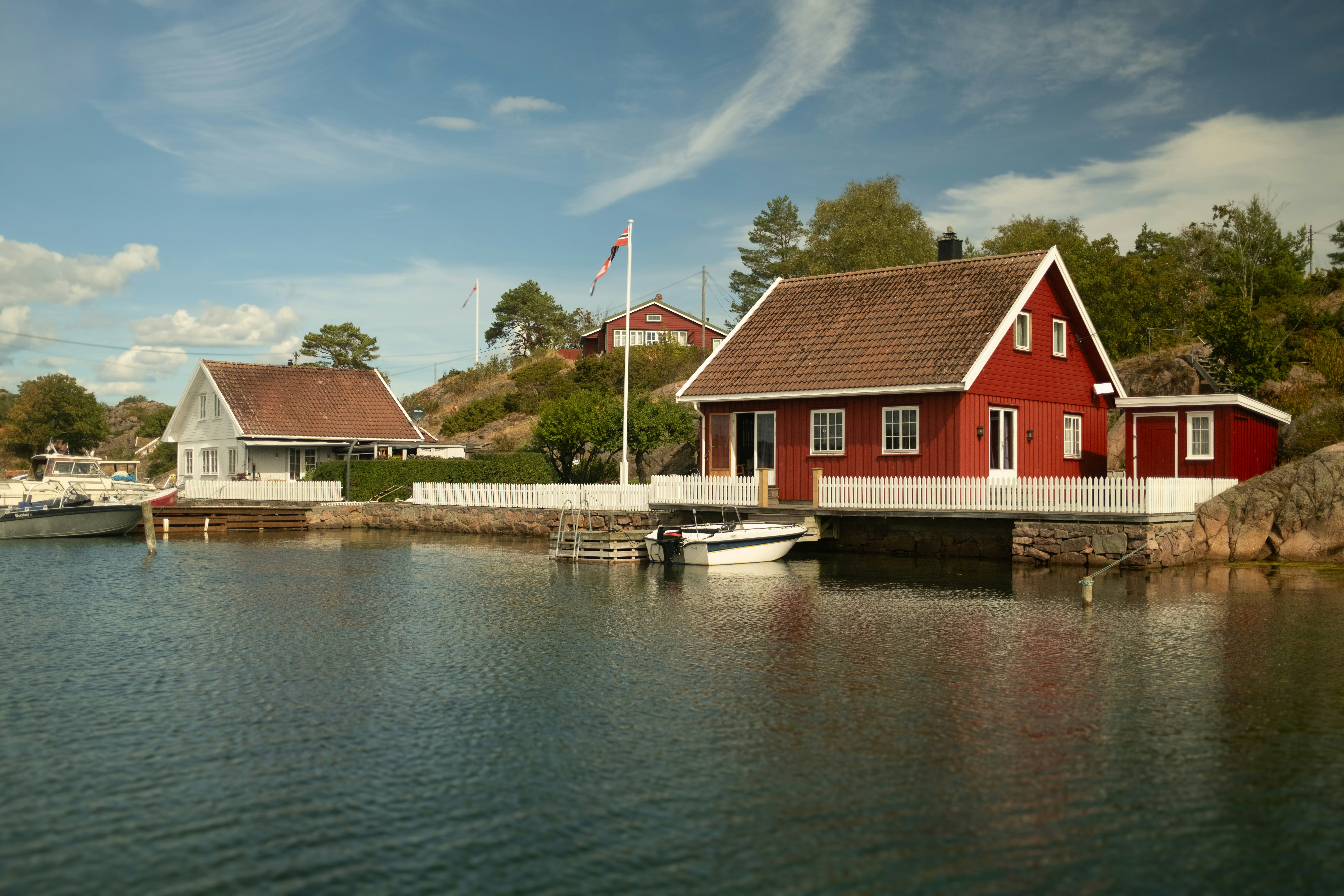 Harbor Dale: A Quiet Red-Boat Shingle and the Sea
