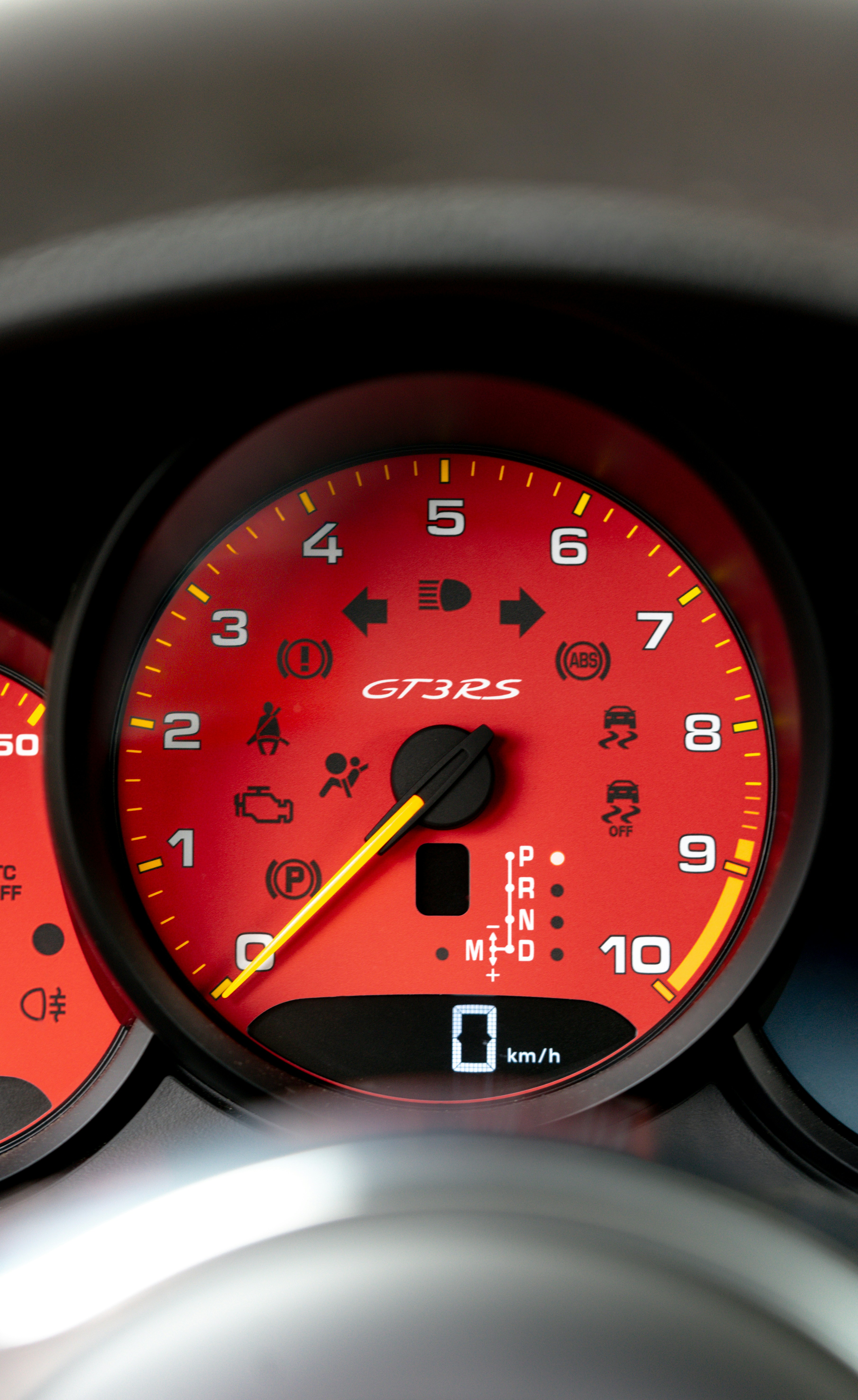 Redline Pulse: The GT3RS Dashboard in Focus