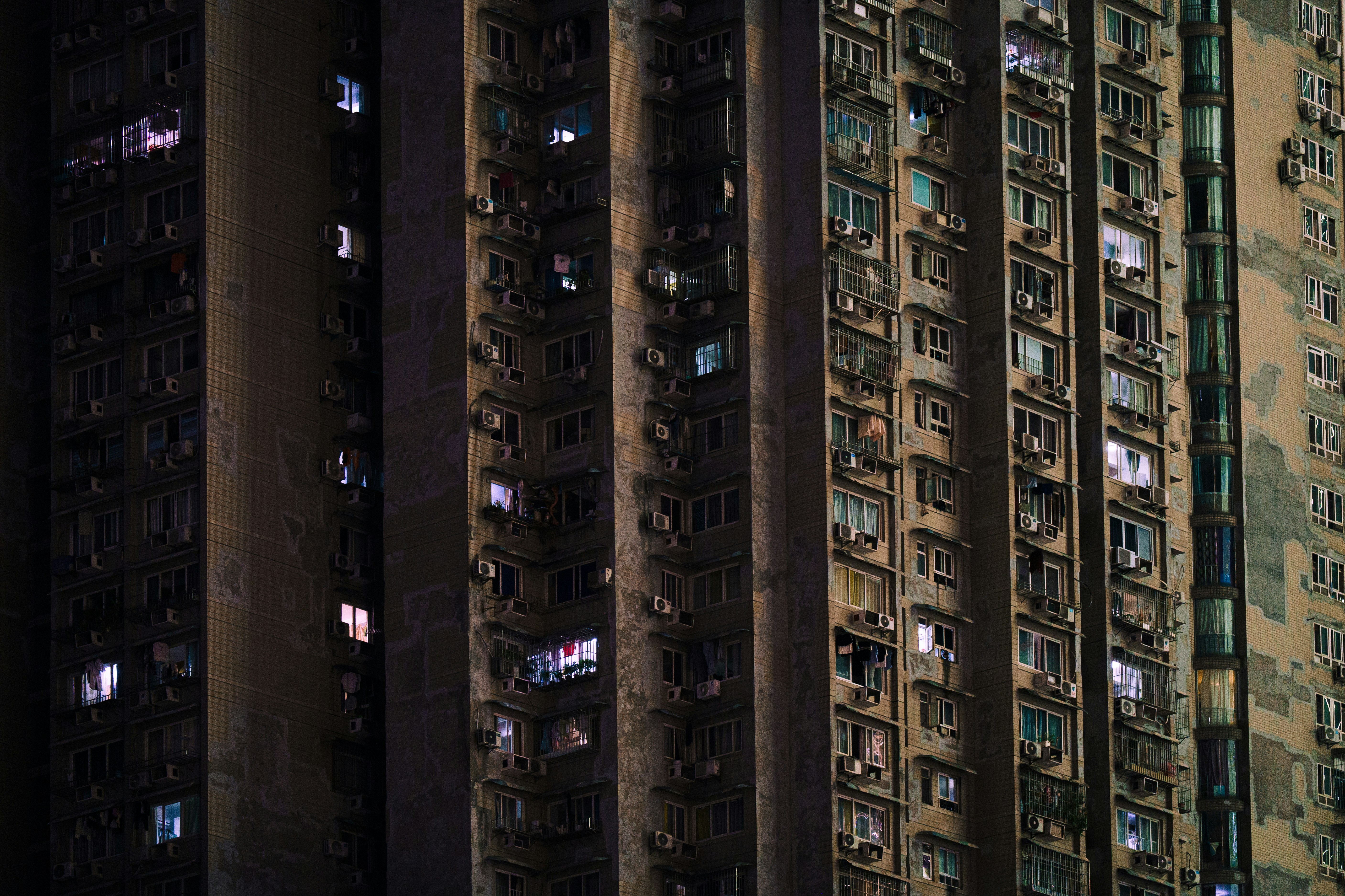 Vertical Tides of Windows: A Concrete Mosaic