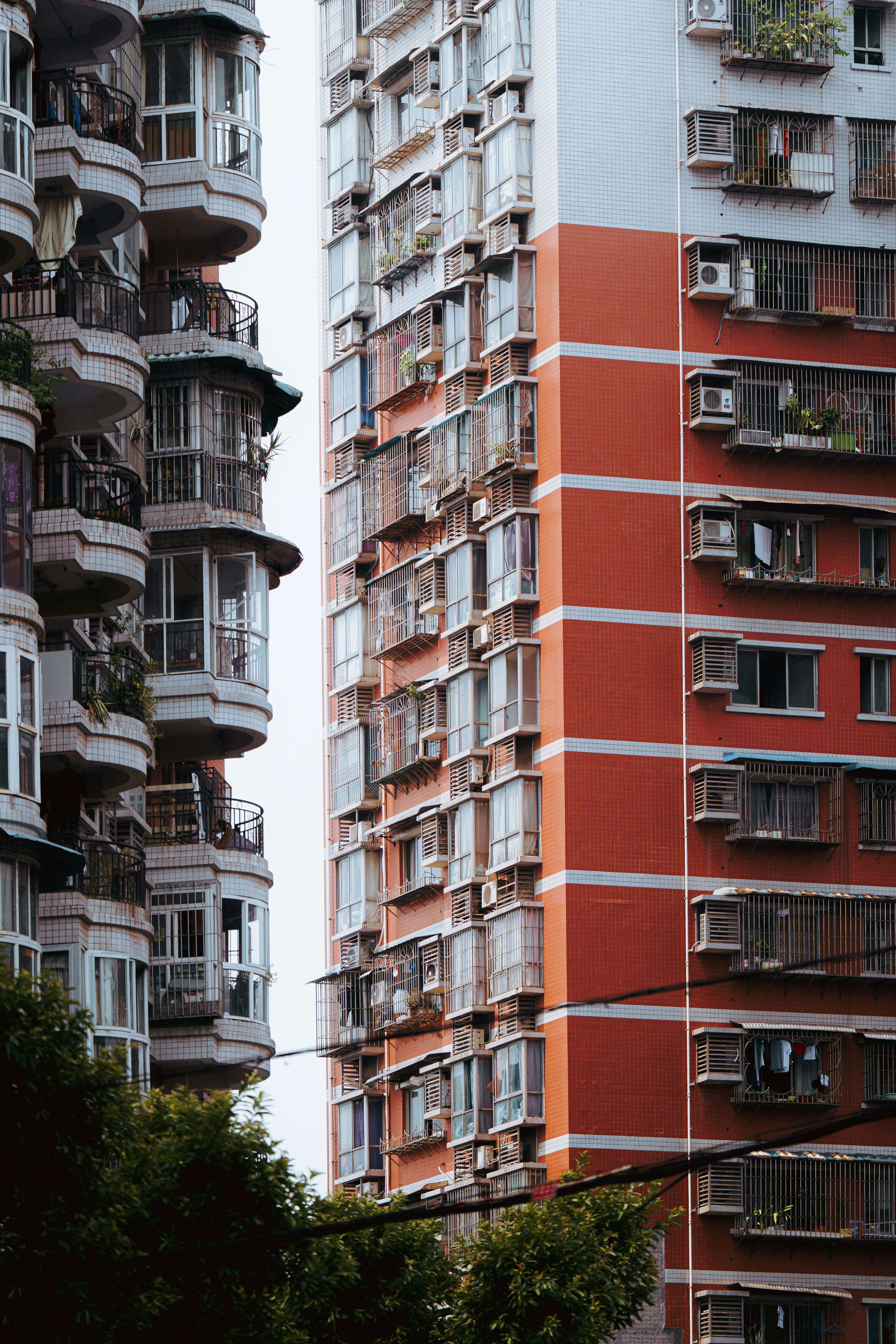 Two Contrasting Facades: A Street-Scale Portrait of Urban Stacks