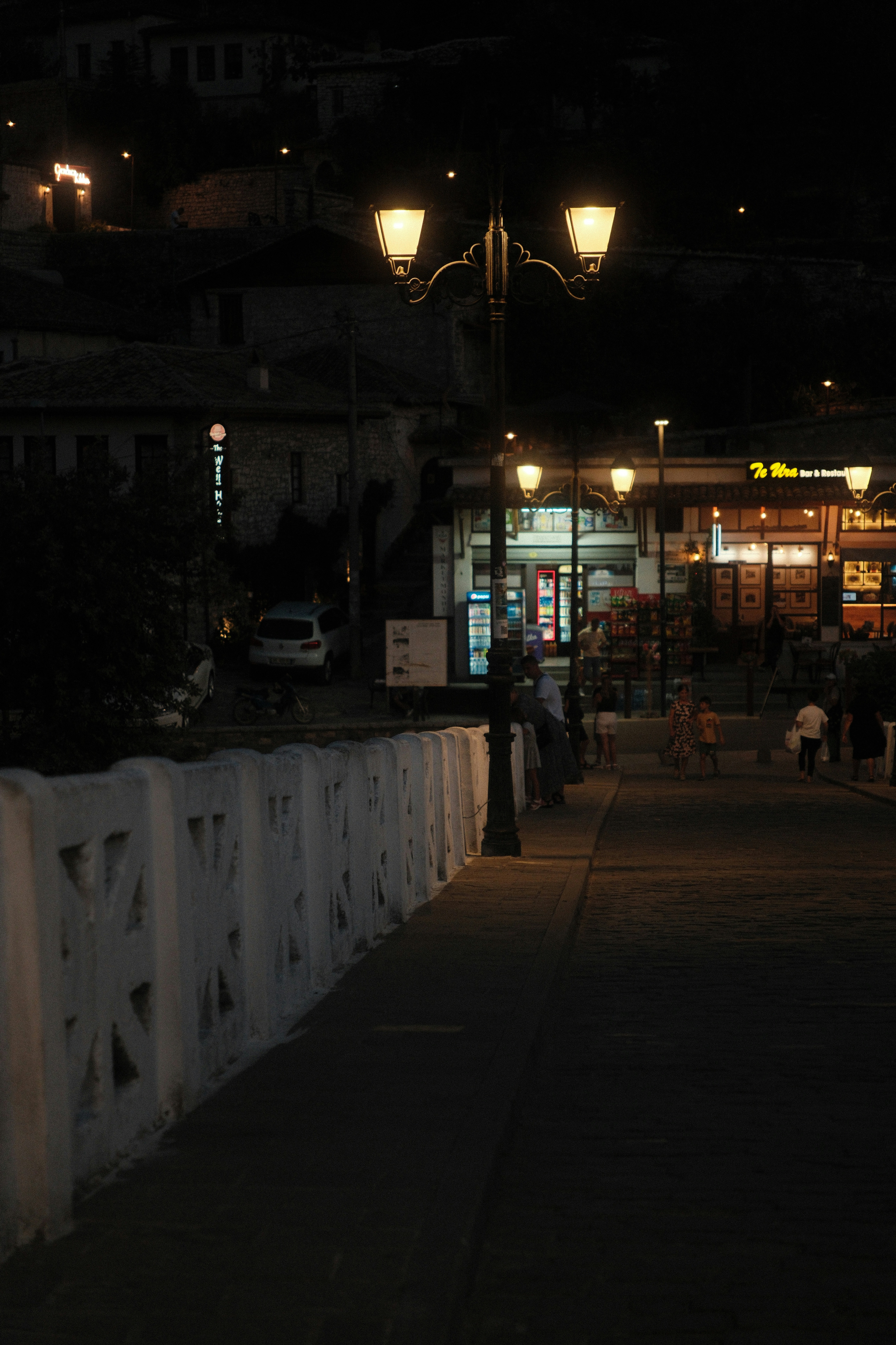 Night on the Promenade: Lanterns, Shadows, and a Quiet Street Food Hub