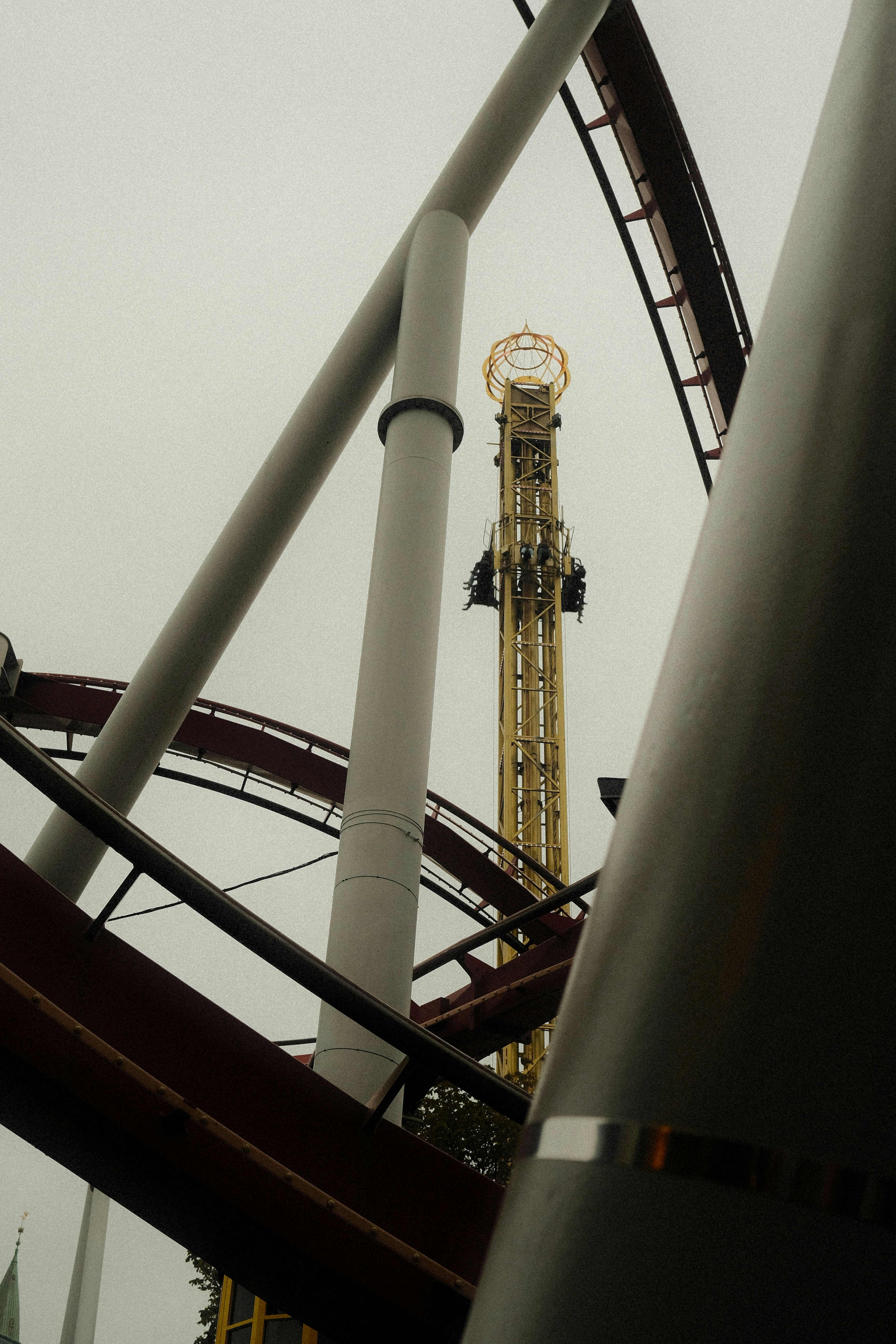 Industrial Gravity: Towering Ride Core Framed by Steel Ribs