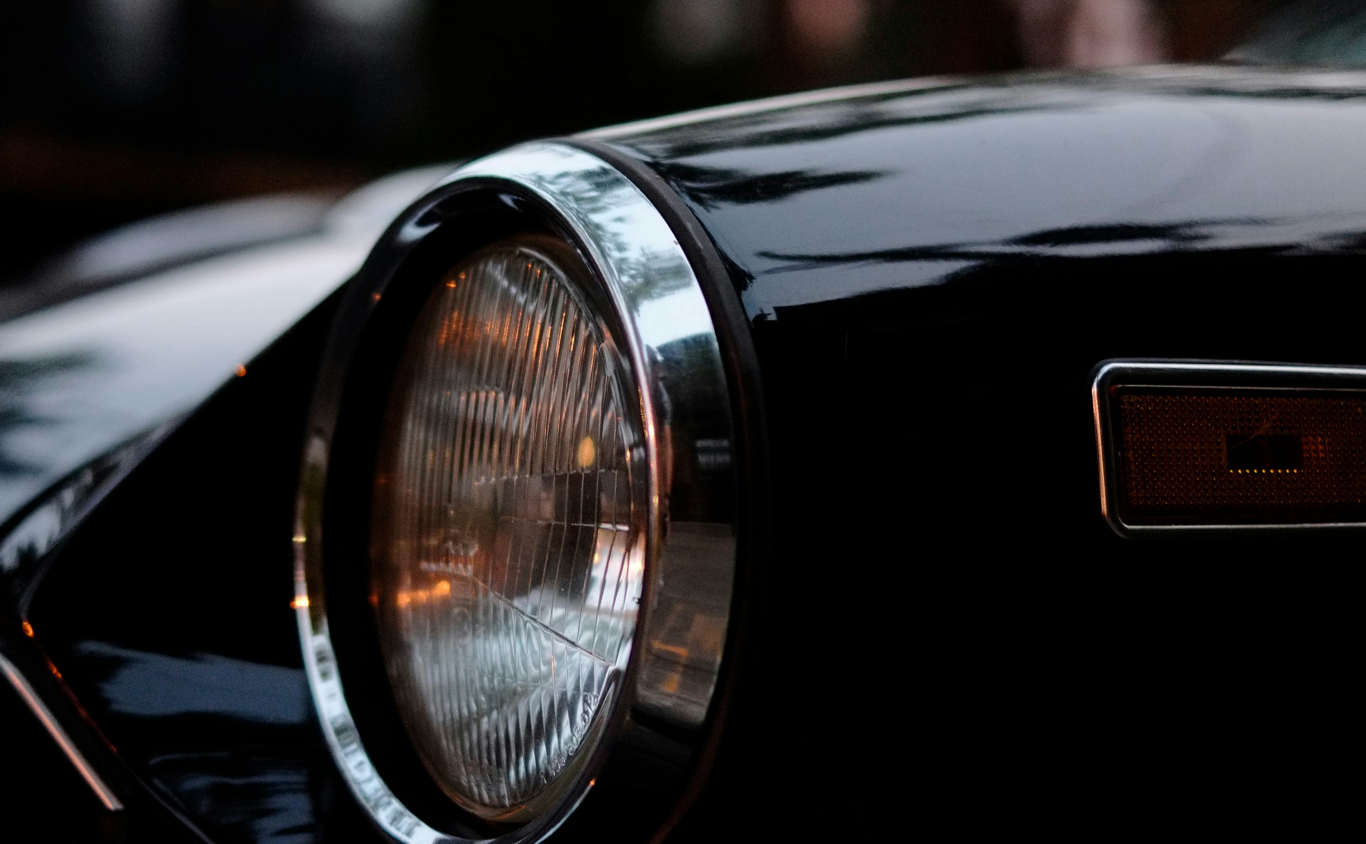 Chrome Ring, Dark Glaze: The Classic Car's Quiet Gaze