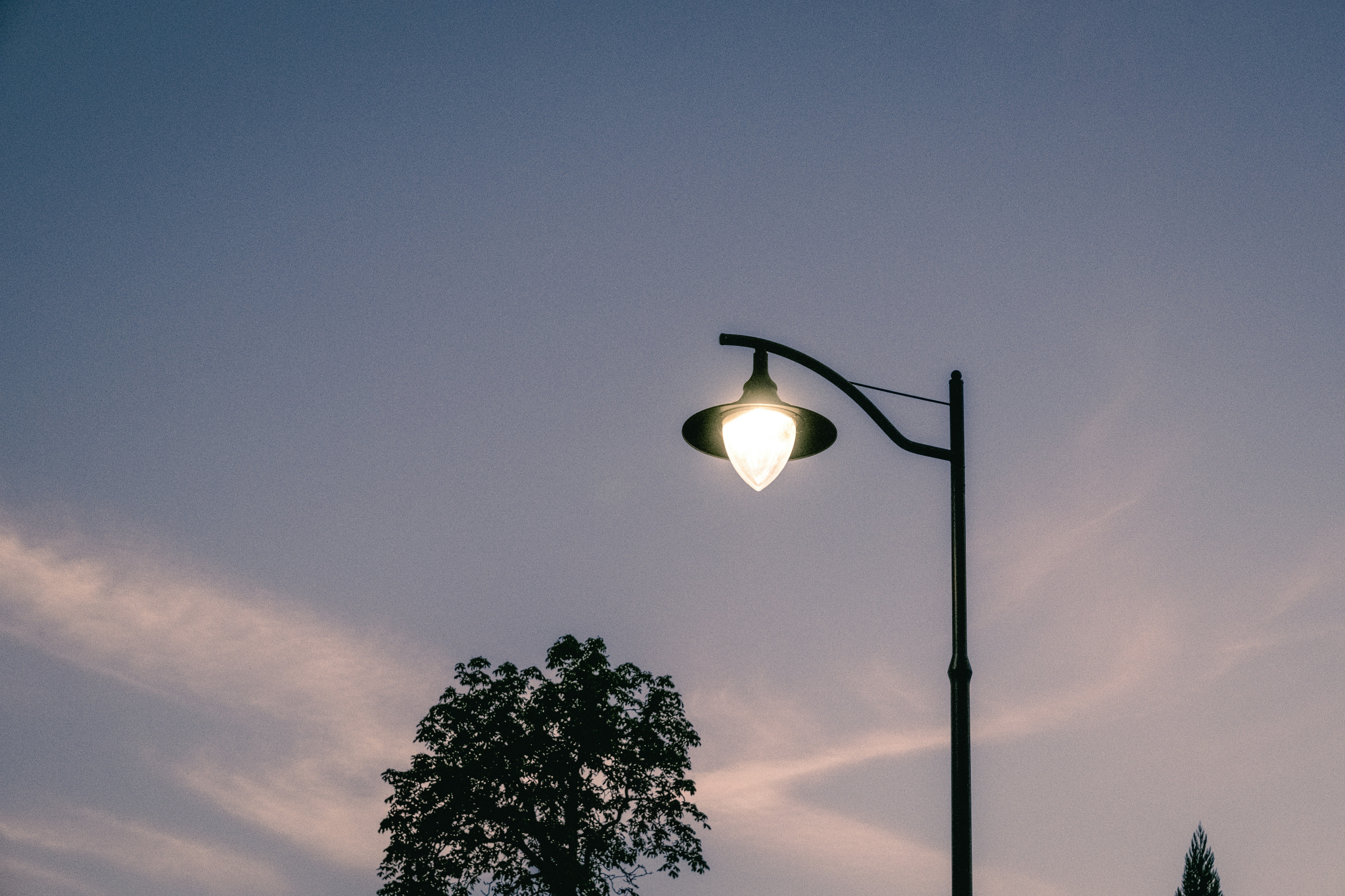 Lamp Post at Dusk: A Quiet Urban Skyline