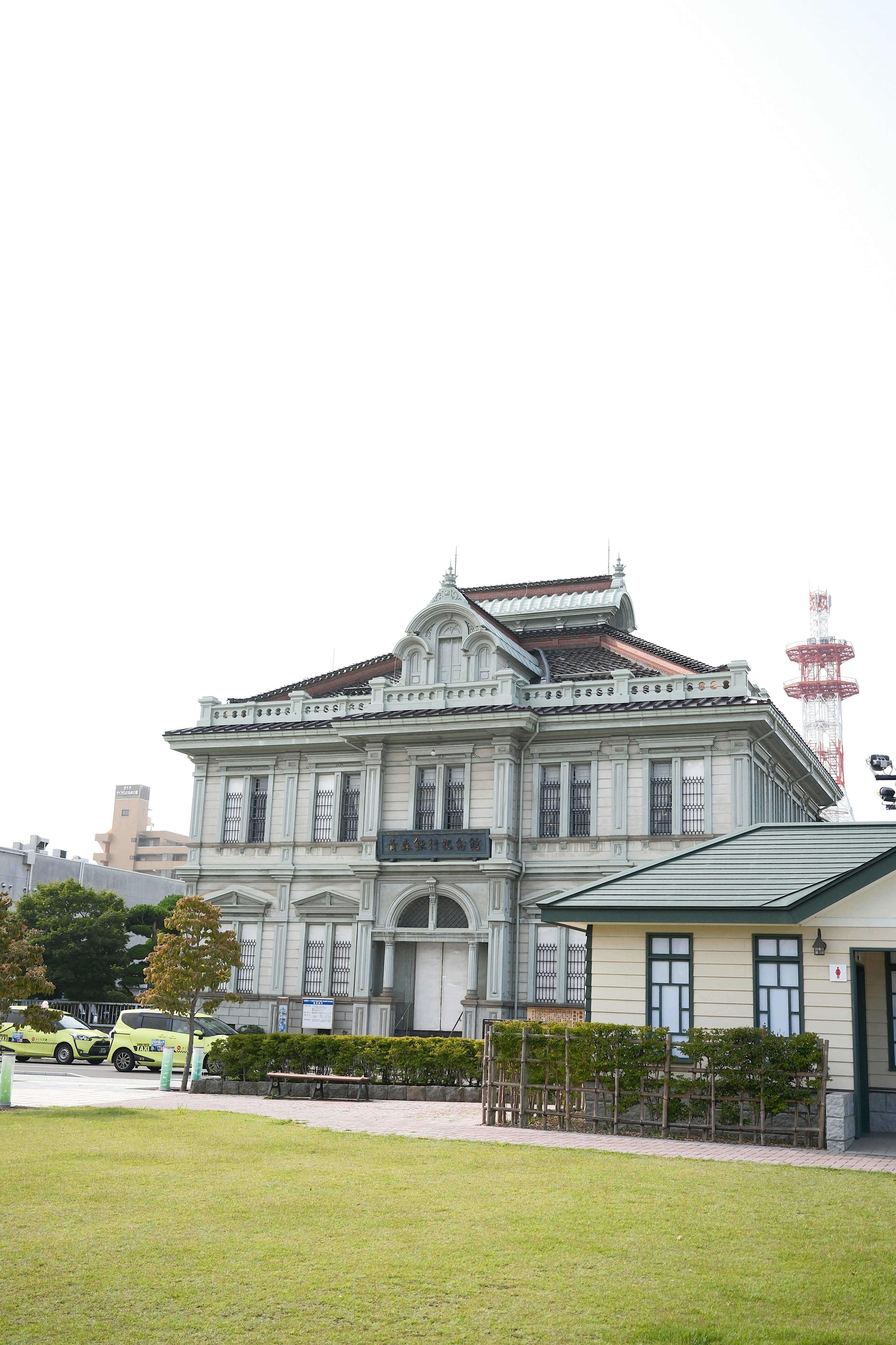 Colonial Facade of the Courtyard House