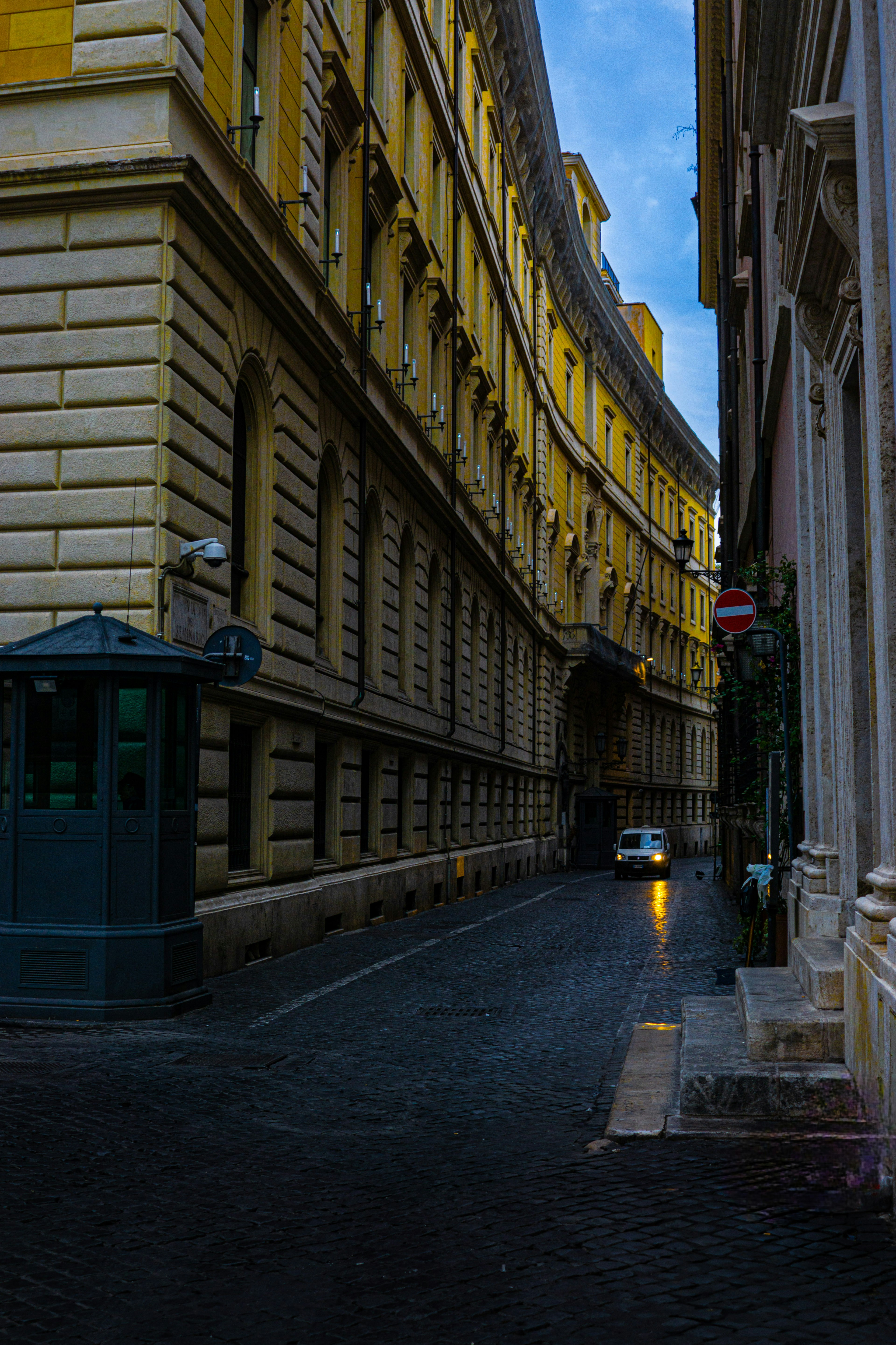 Curved Calle of Golden Facades
