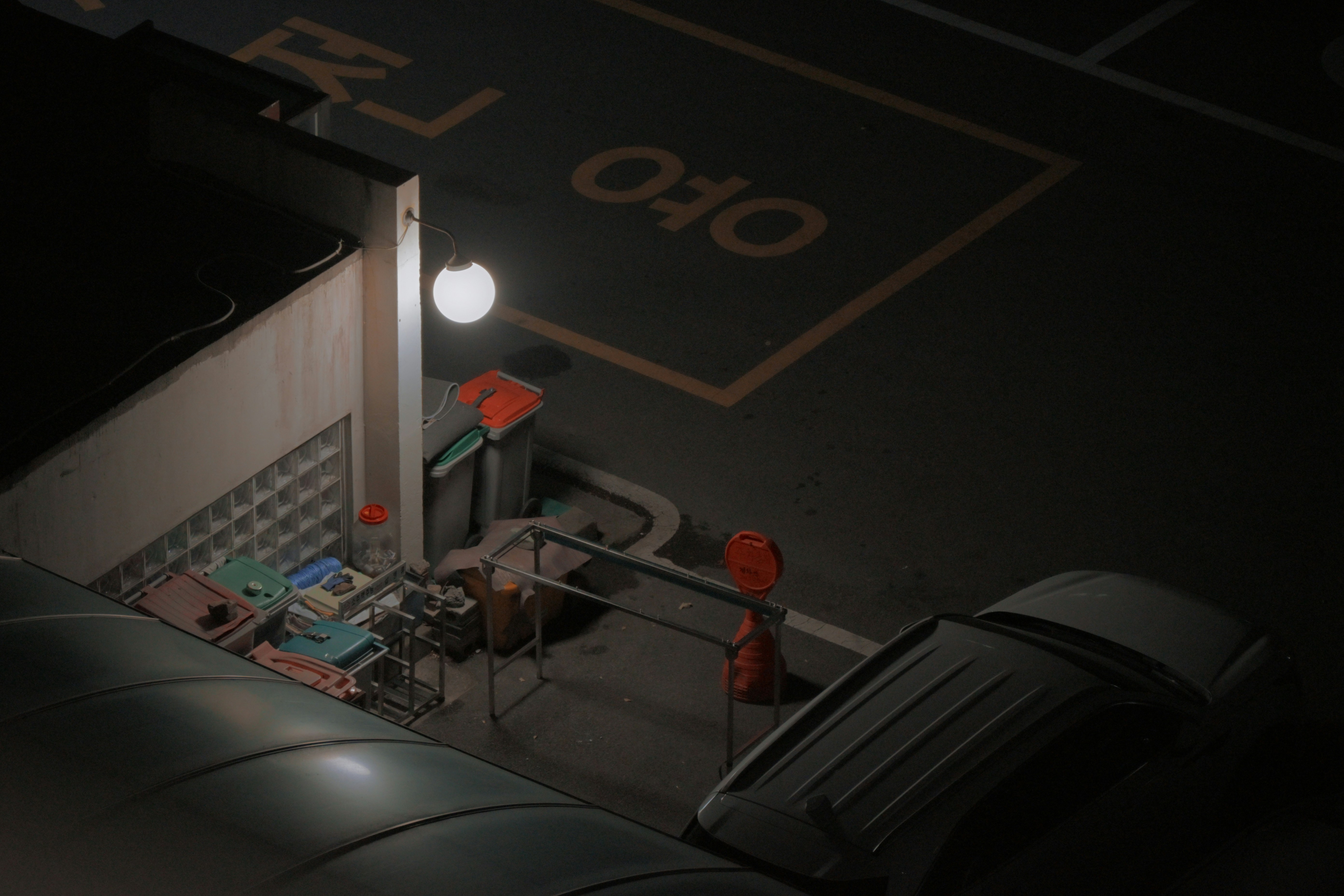 Night apron at rest: tiny crew, big lights, quiet engine bay