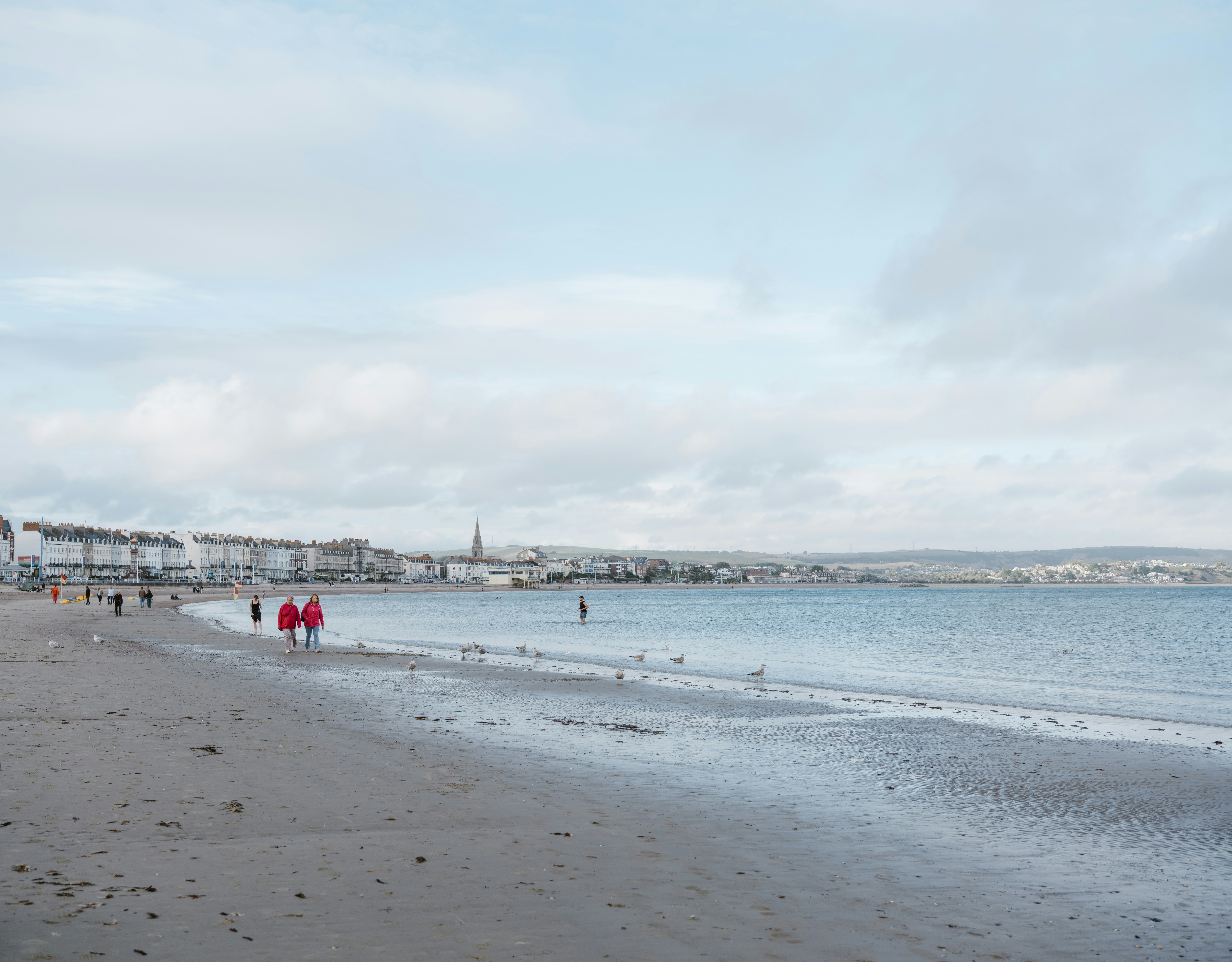 Low Tide Promenade: A Quiet Coastal Canvas