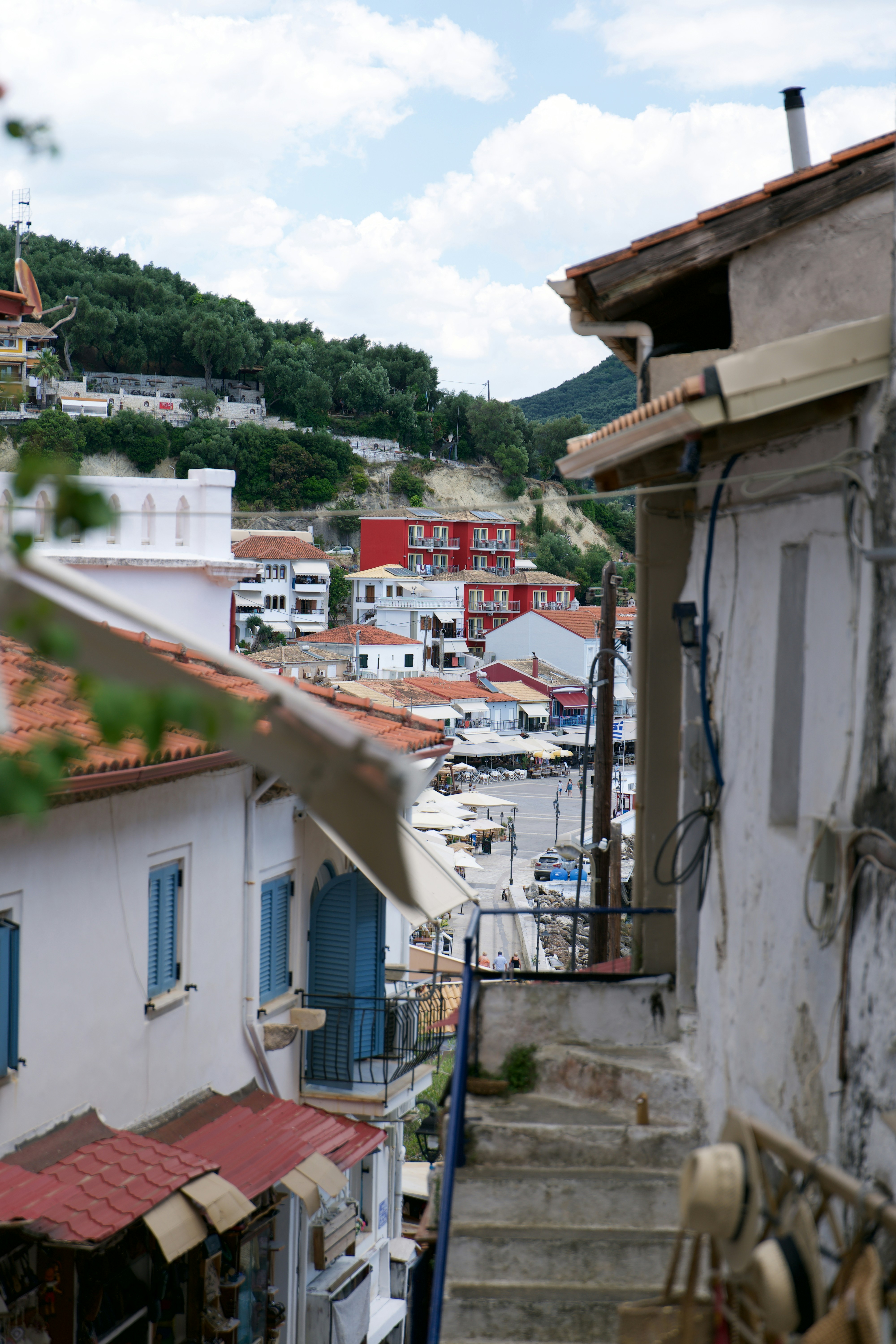 Alleyway to a Coastline Quarter: A Quiet Plein Air of Balconies and Hills