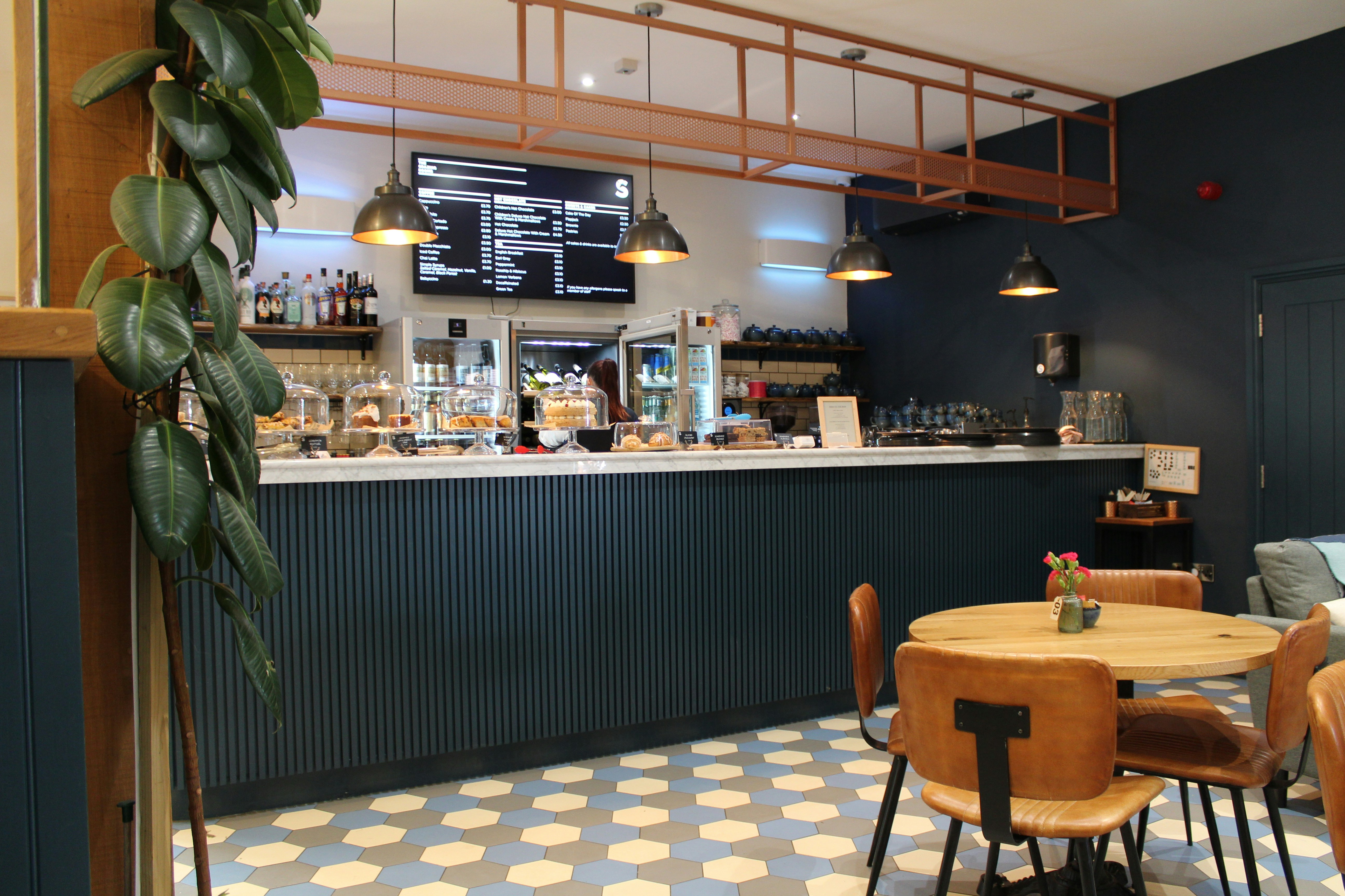 Café Counter Calm: Warm Lines and Soft Light in a Modern Eatery