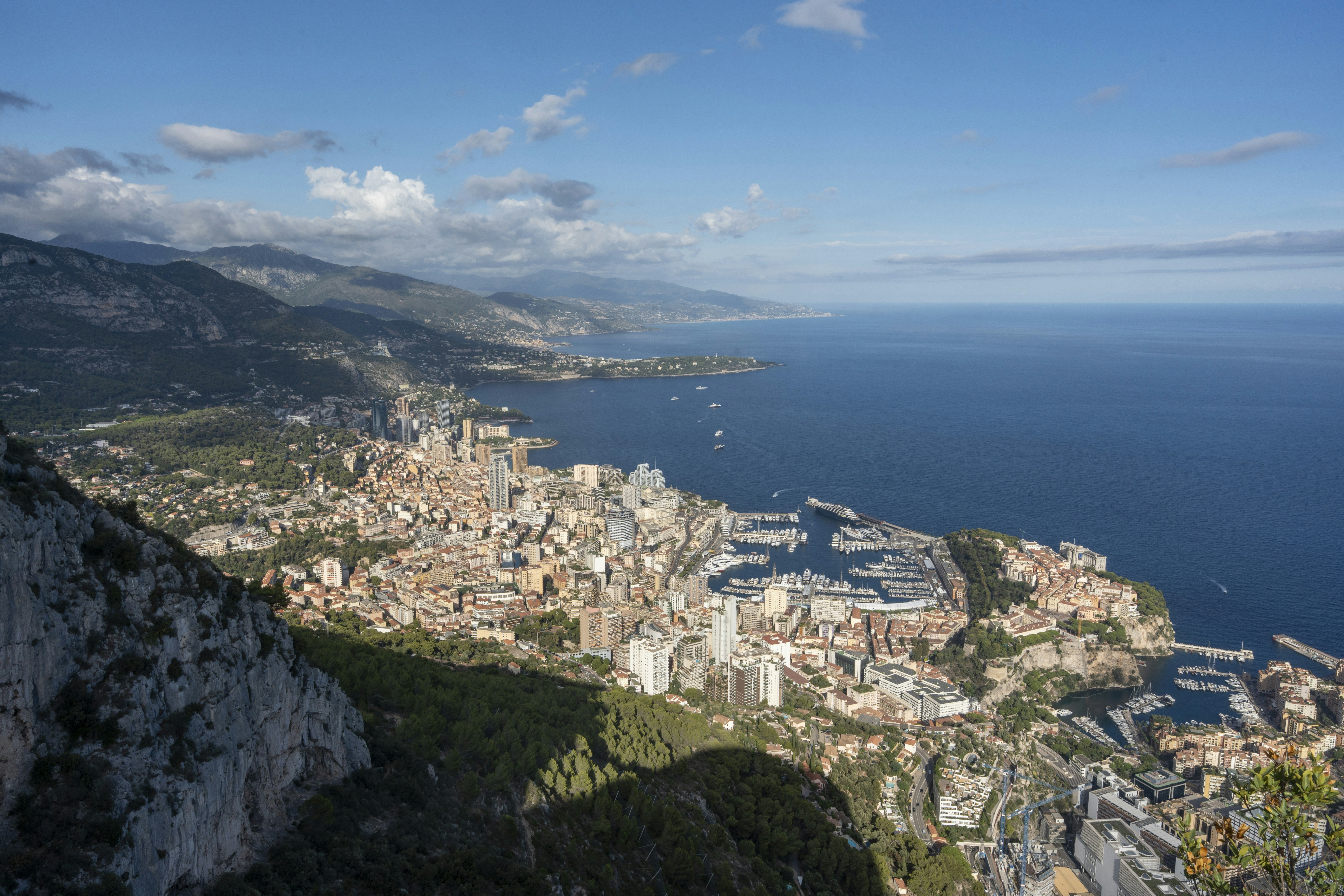 Clifftop Porto Vista: A Terraced Riviera Seafront Beneath the Peak