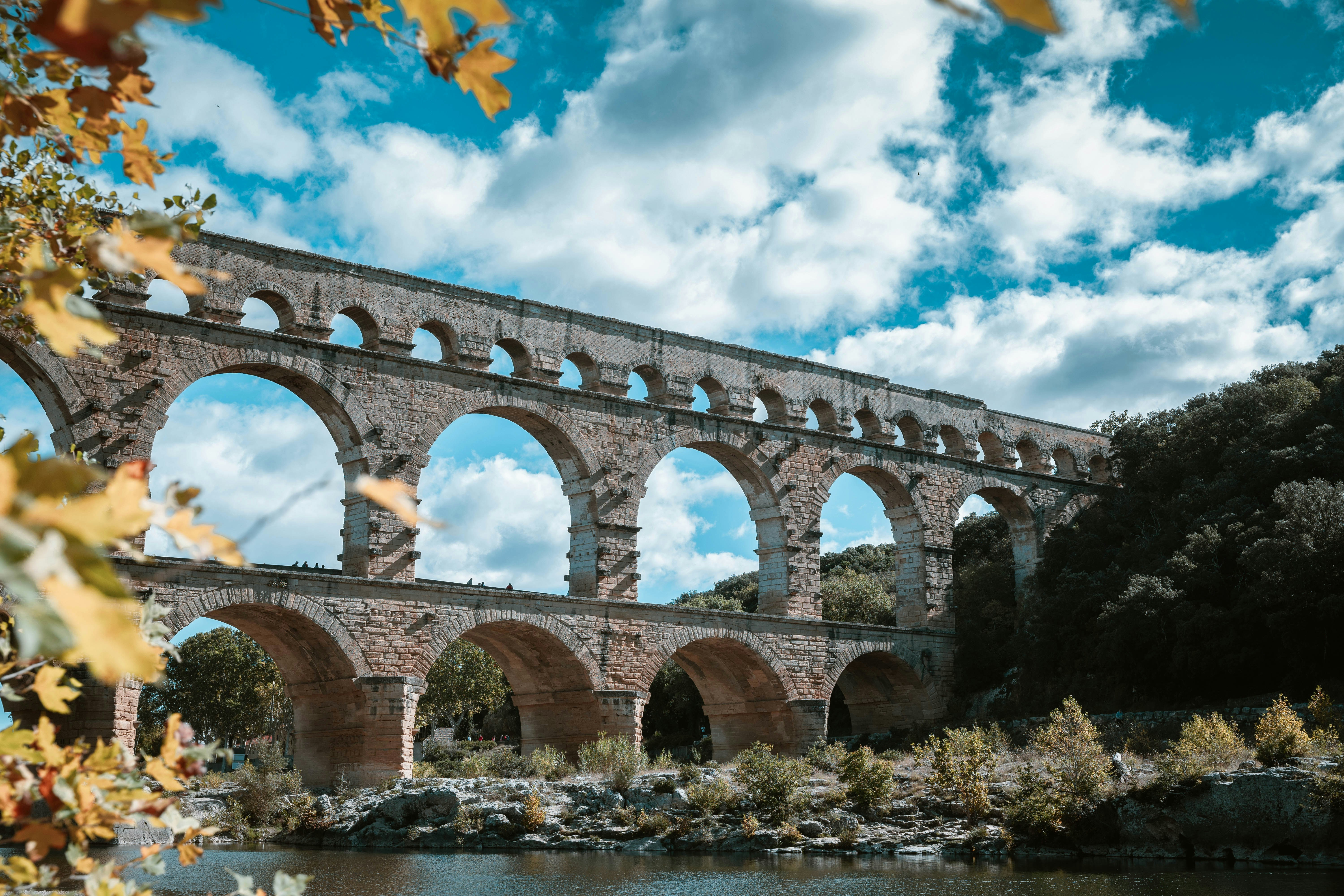 Ancient Aqueduct Bellinga: Archive of Stone Arches Over Calm Waters