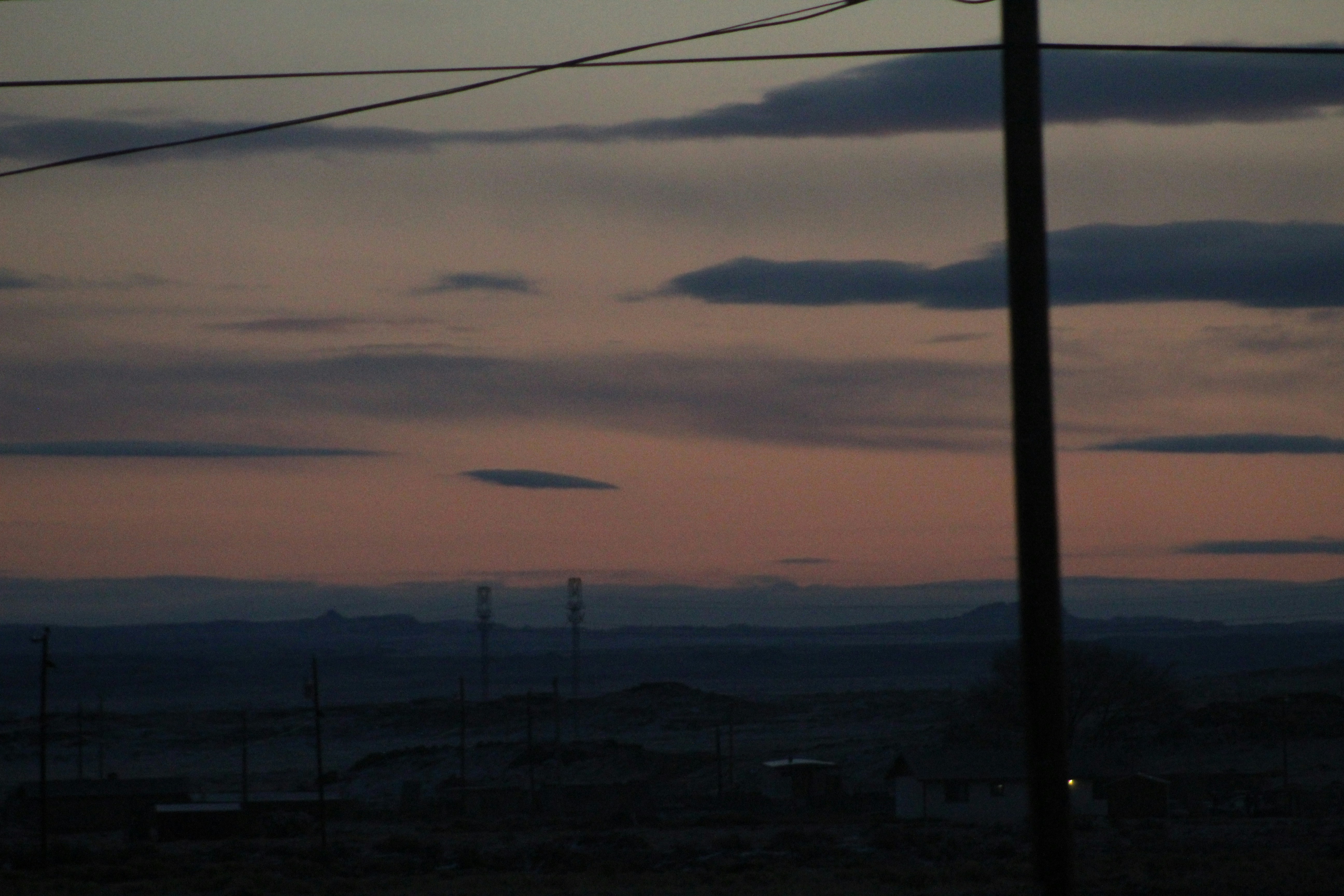 Horizon Lines at Dusk: Silent Suburban Slumber