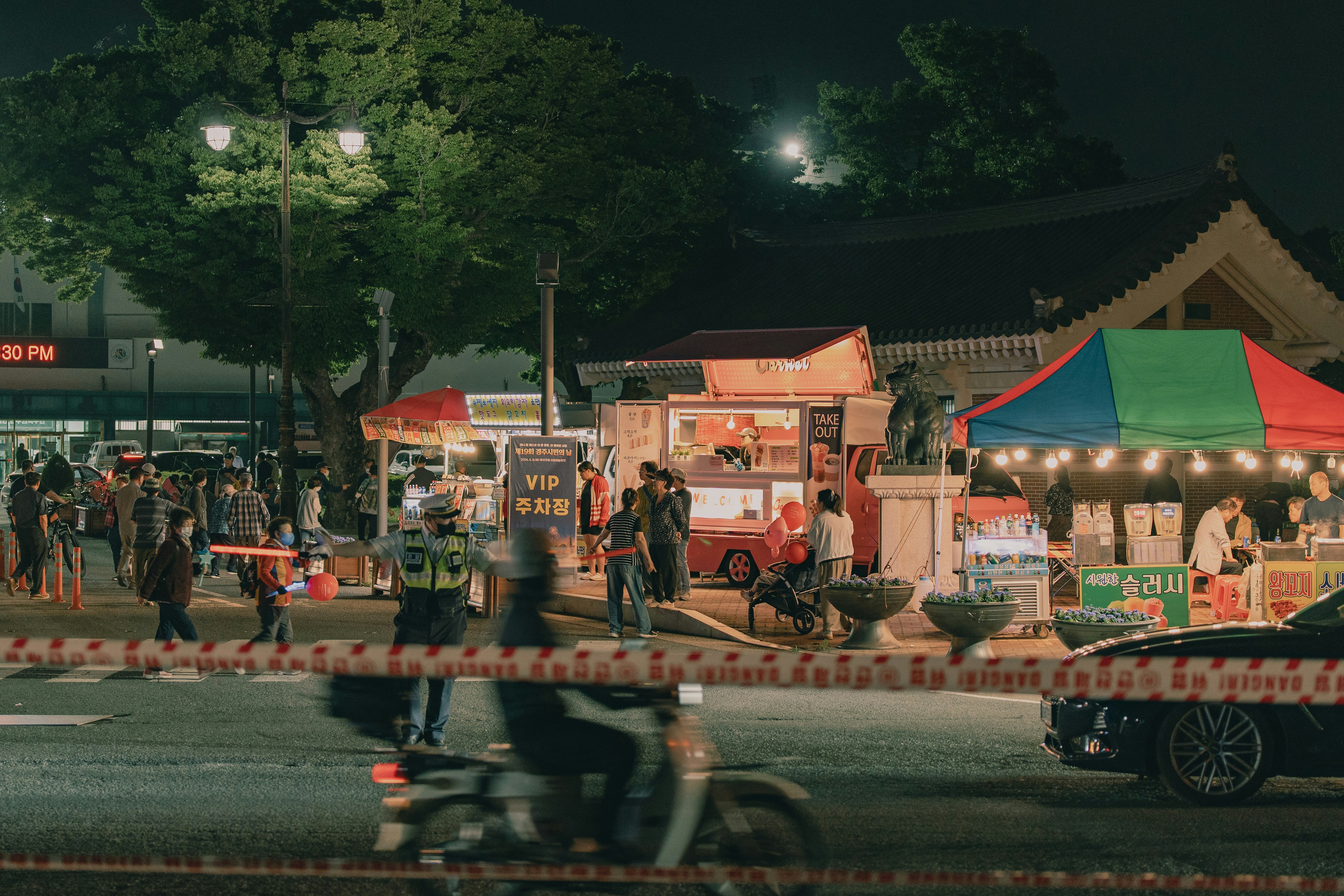 Night Market Pulse: Neon Stalls and Passing Traffic in Motion