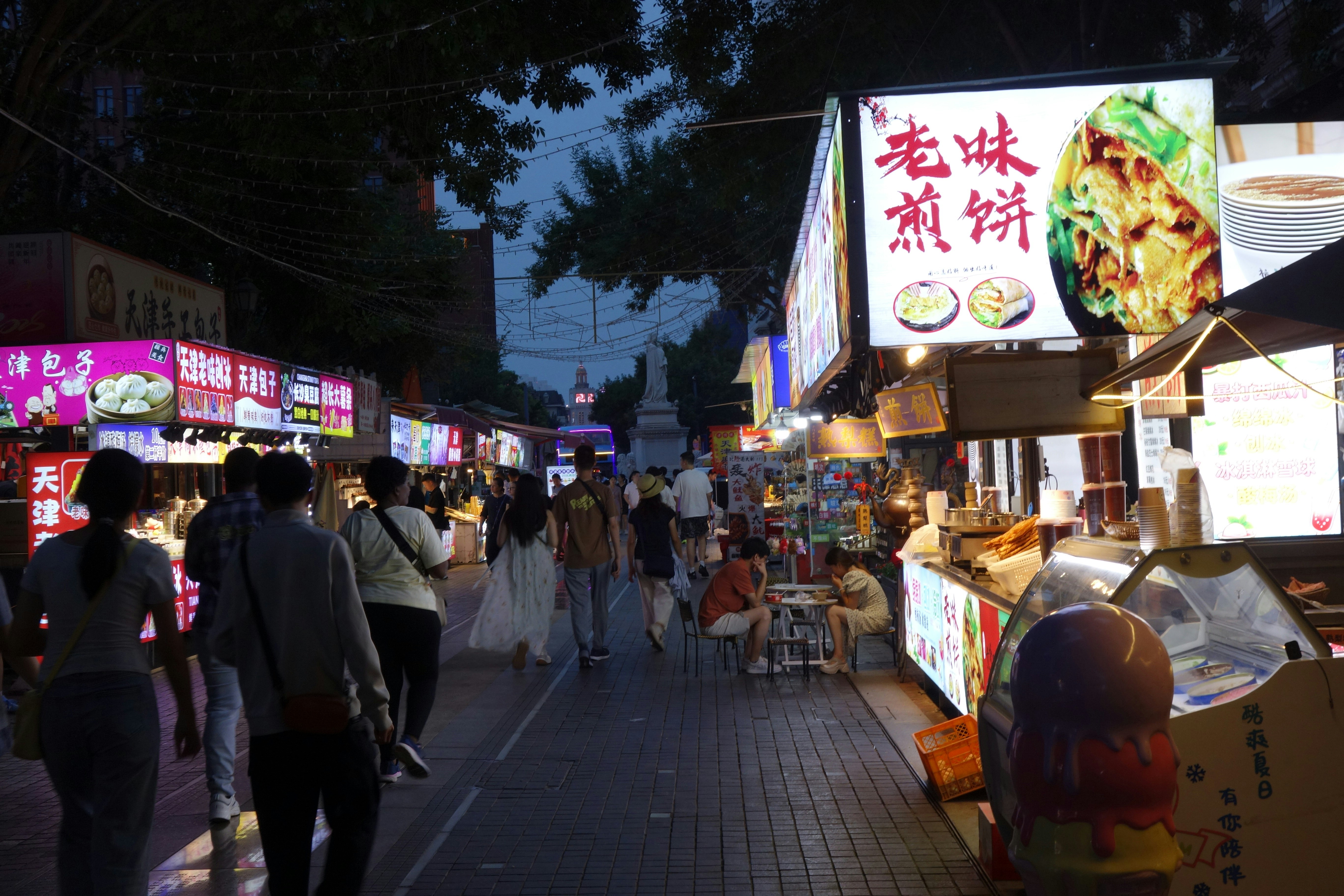 Night Market Pulse: Lanterns, Stalls, and a Glowing Food Court Orbit