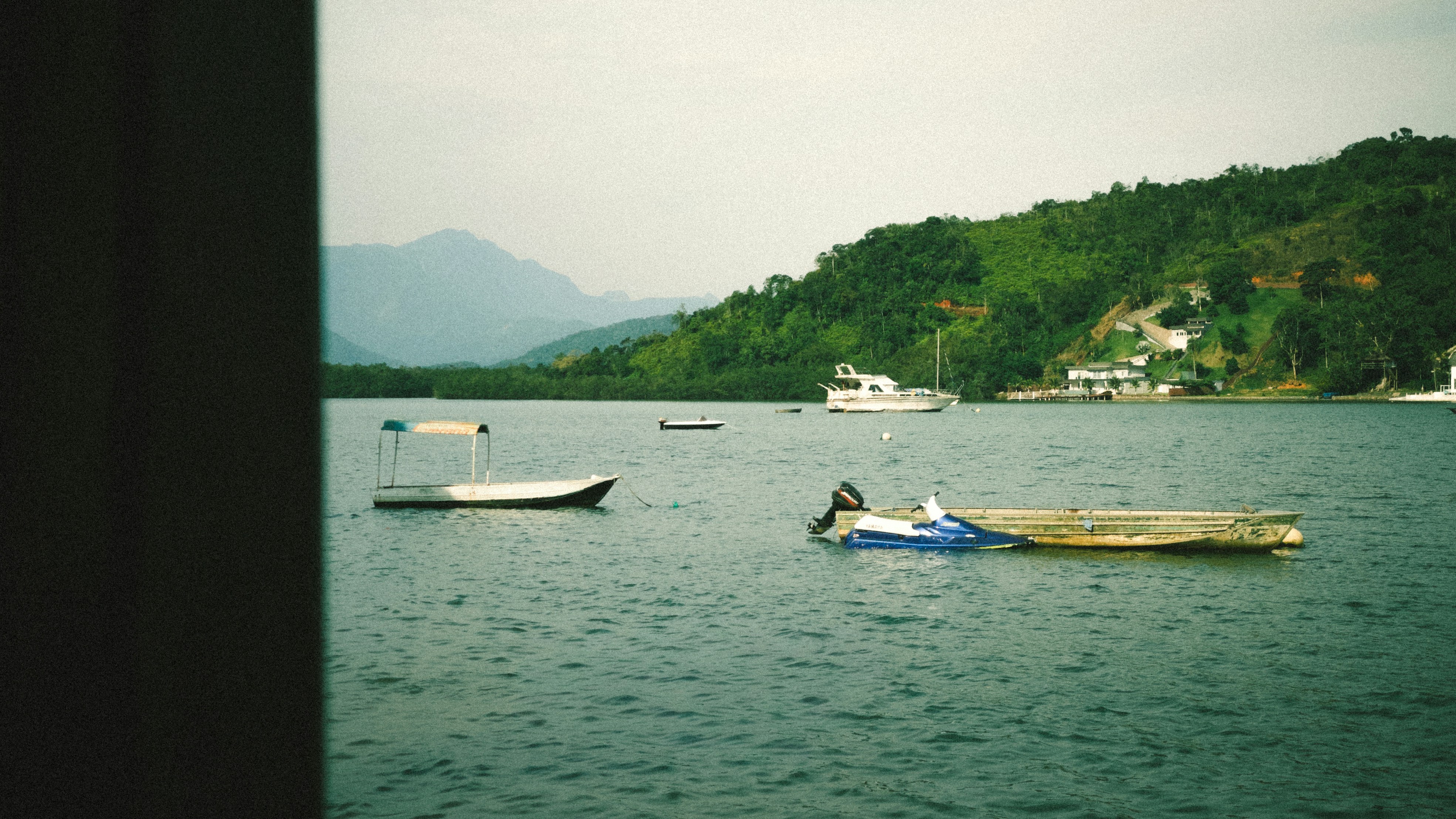 Lagoa Vista: Boats Rest Between Hills