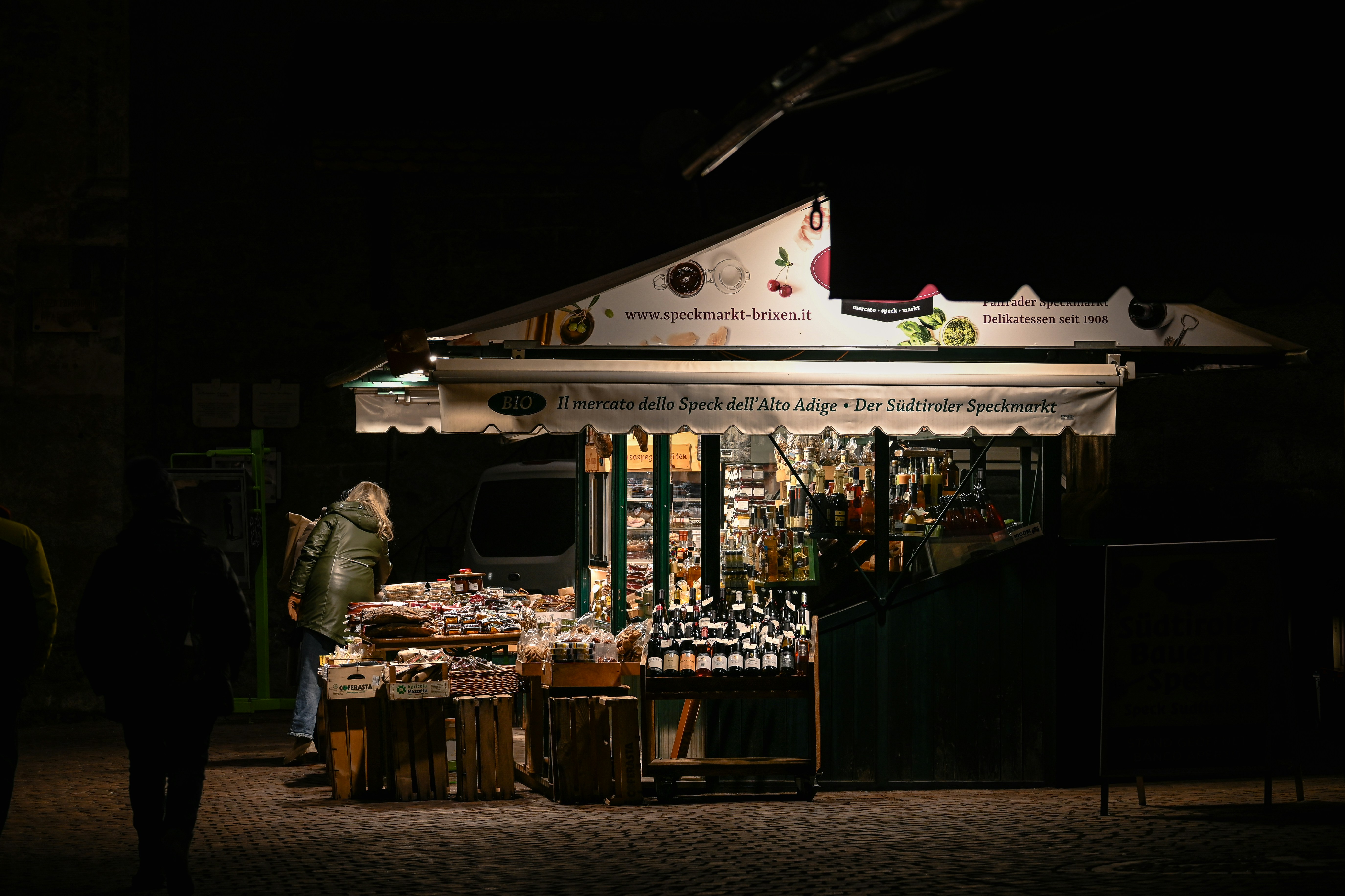 Night Market Lanterns: A Quiet Stall Glows in the Old Town Square