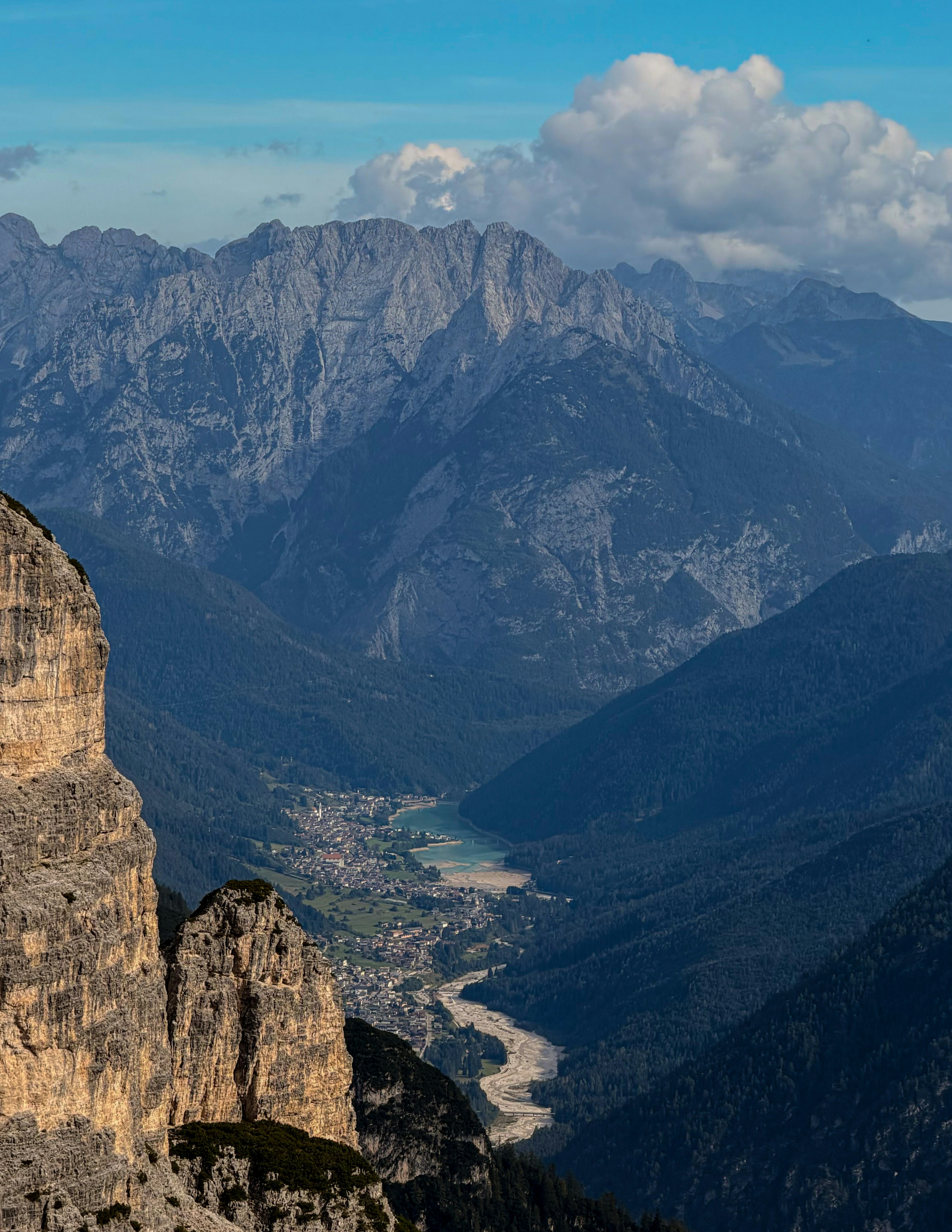Valecrest Corridor: A Mountain Panorama from a Cliff Edge