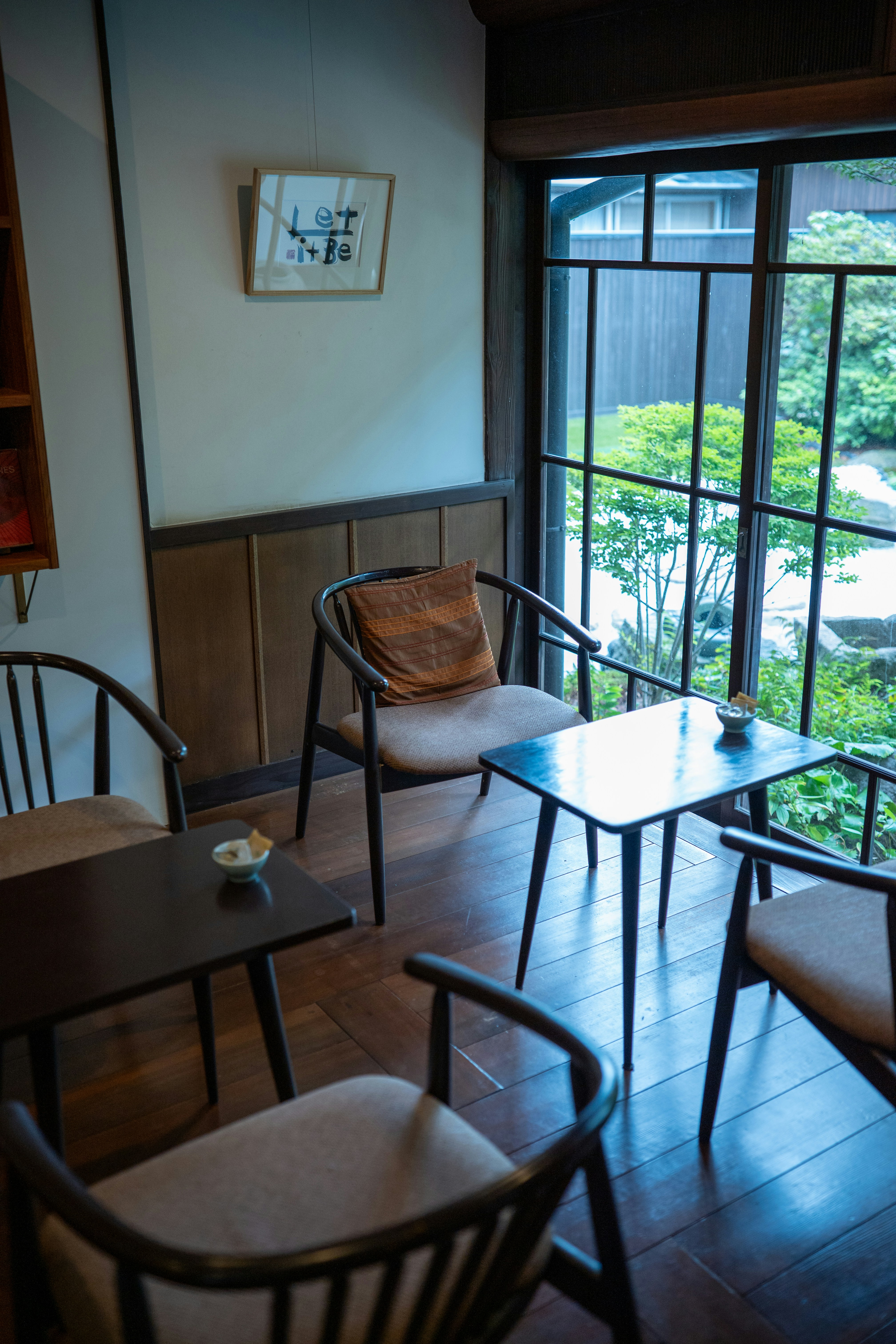 Quiet Corner Café: Light, Wood and the Window to Greenery