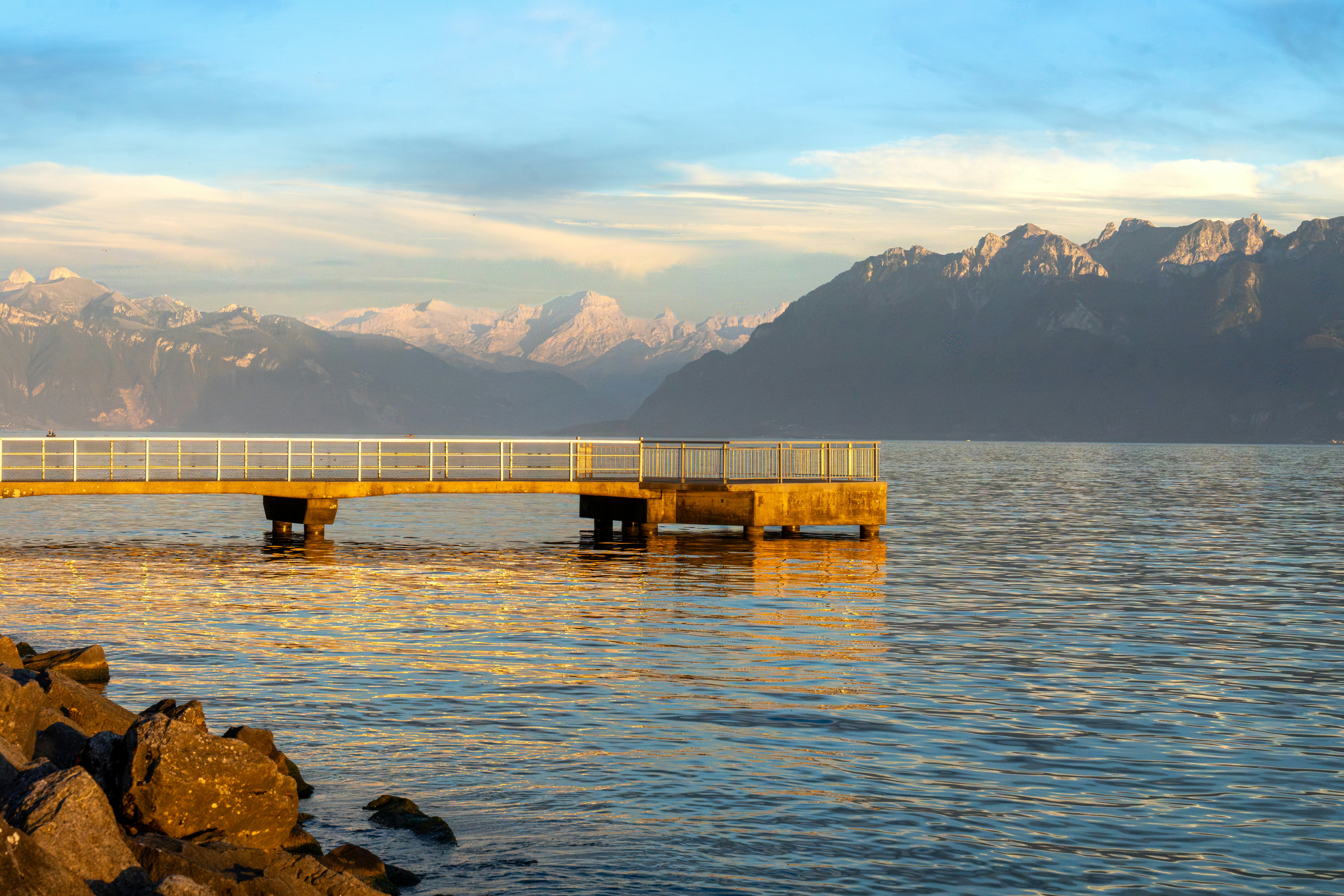 Golden Pier: A Quiet Confluence of Water and Mountains at Dusk