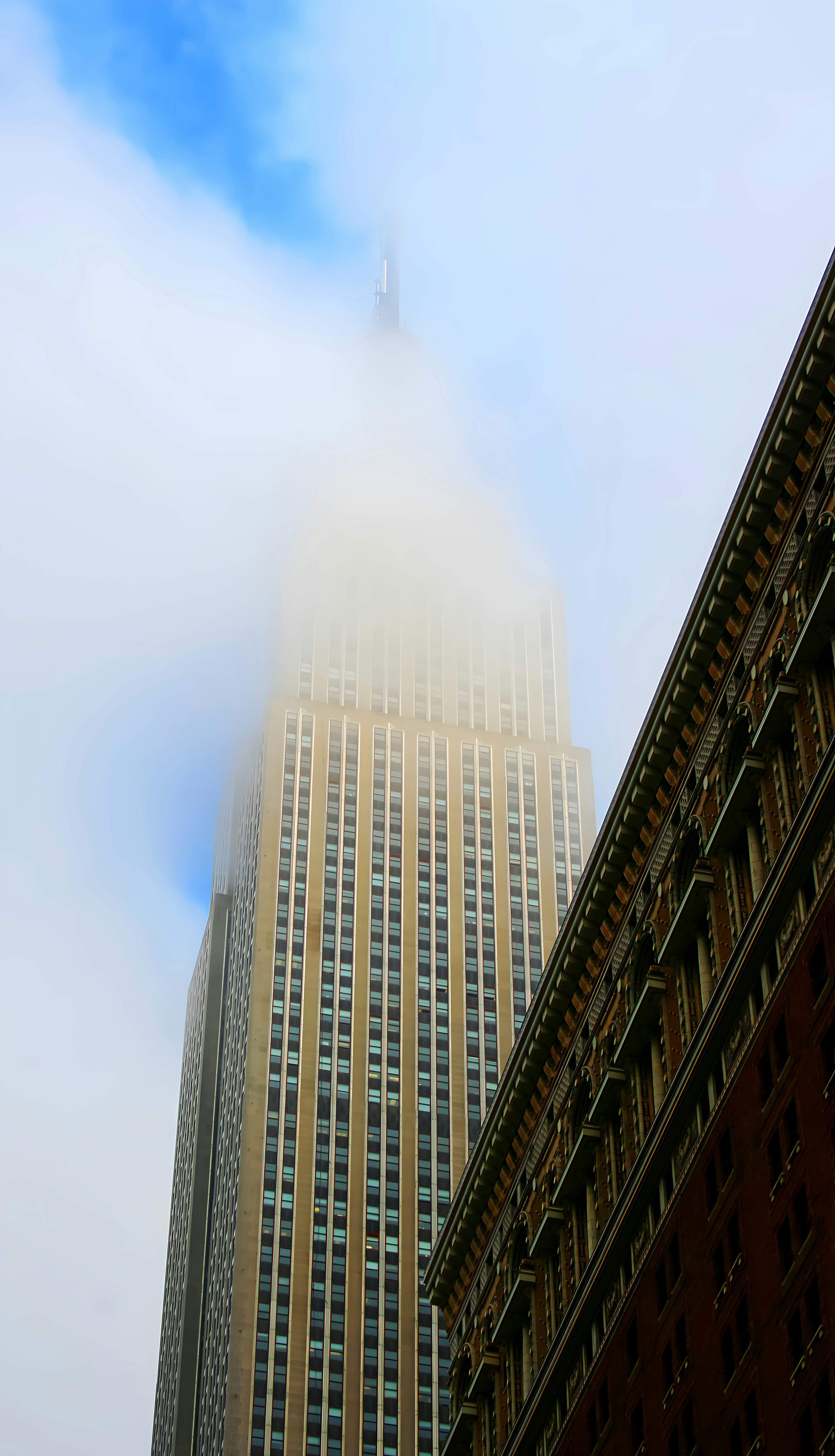 Cloud-White Summit: The Empire Shrouded in Mist