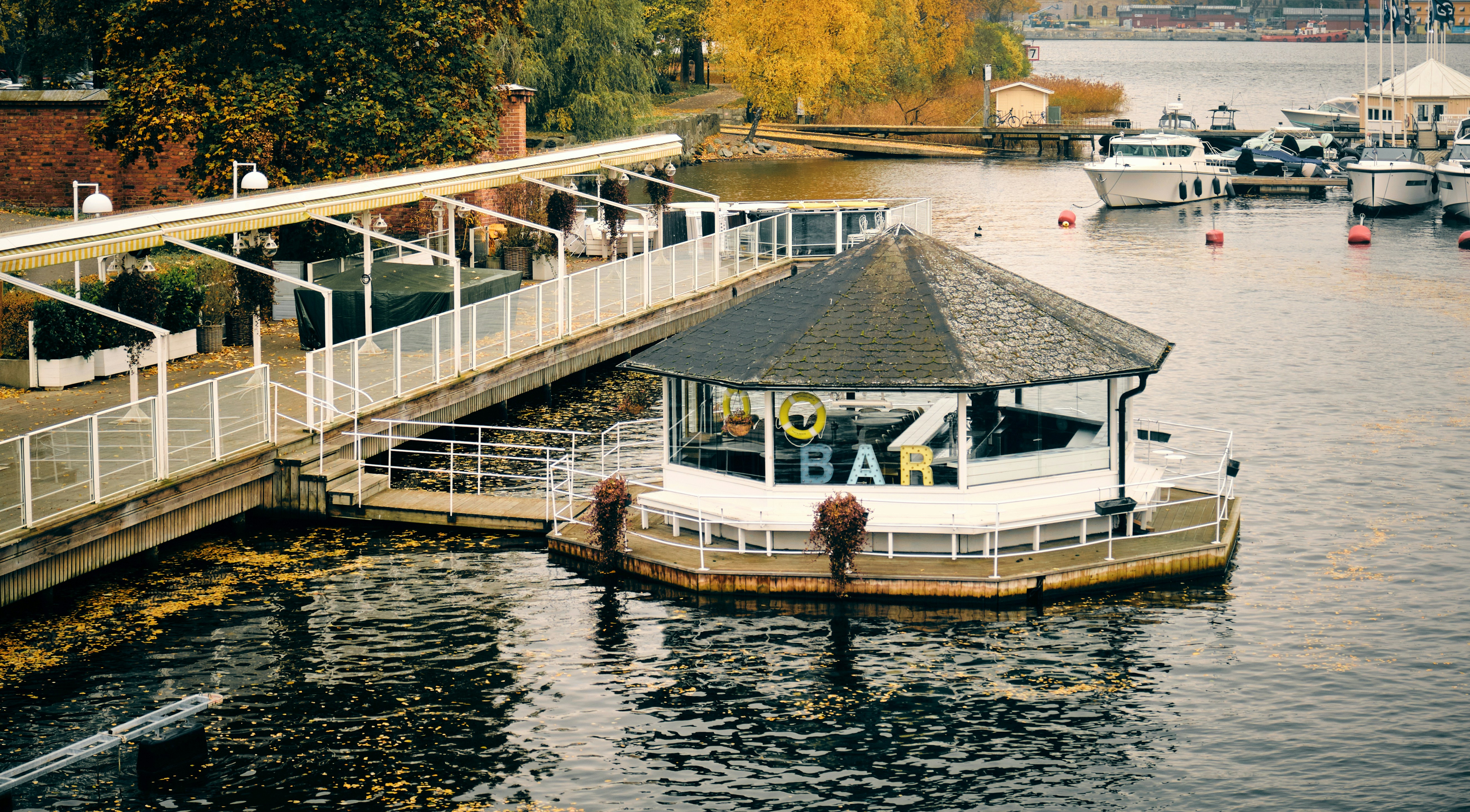 Harbor Bar at Dusk: A Quiet Riverside Boat Deck