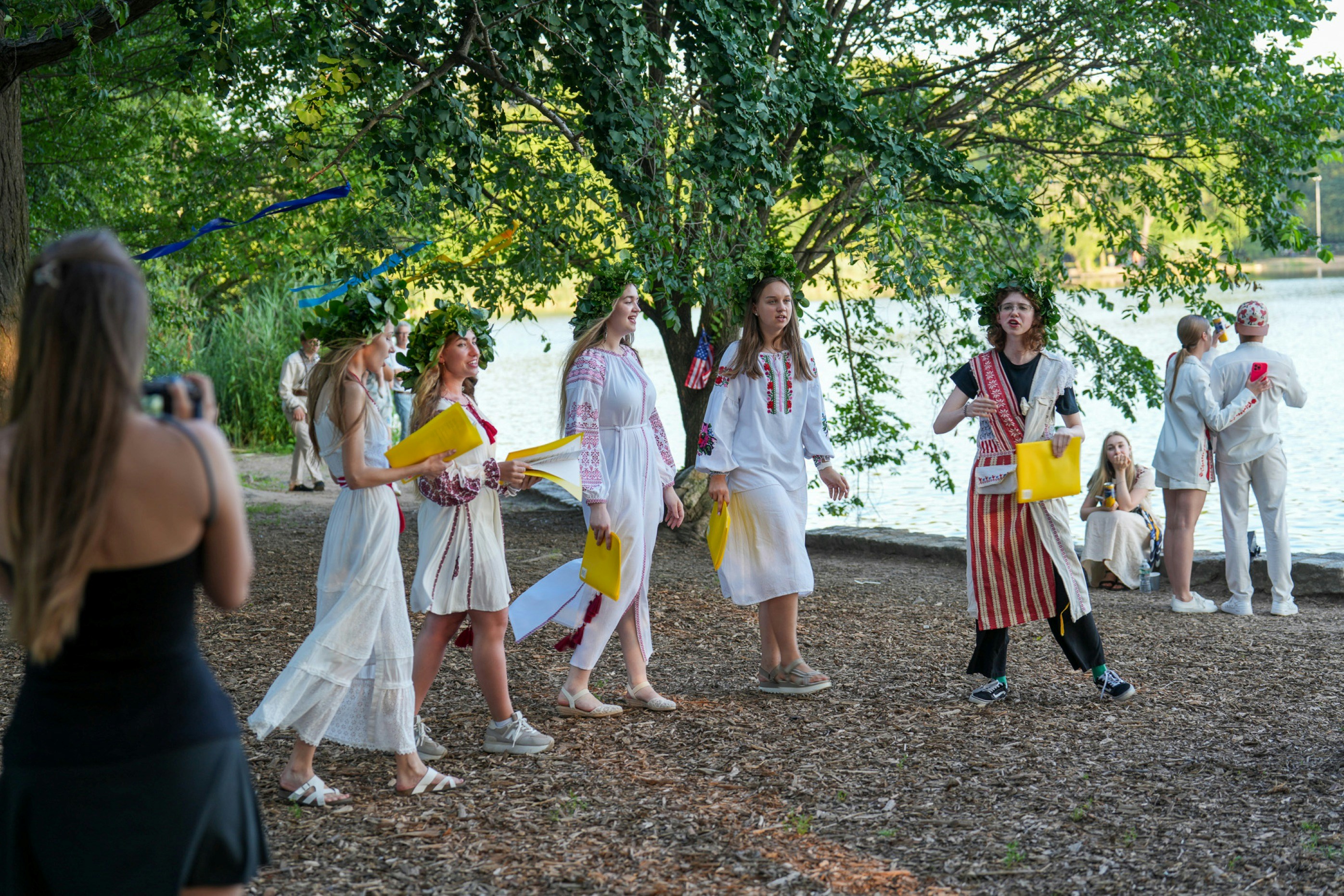 Procession under the trees: a chalk-white-clad choir steps forward