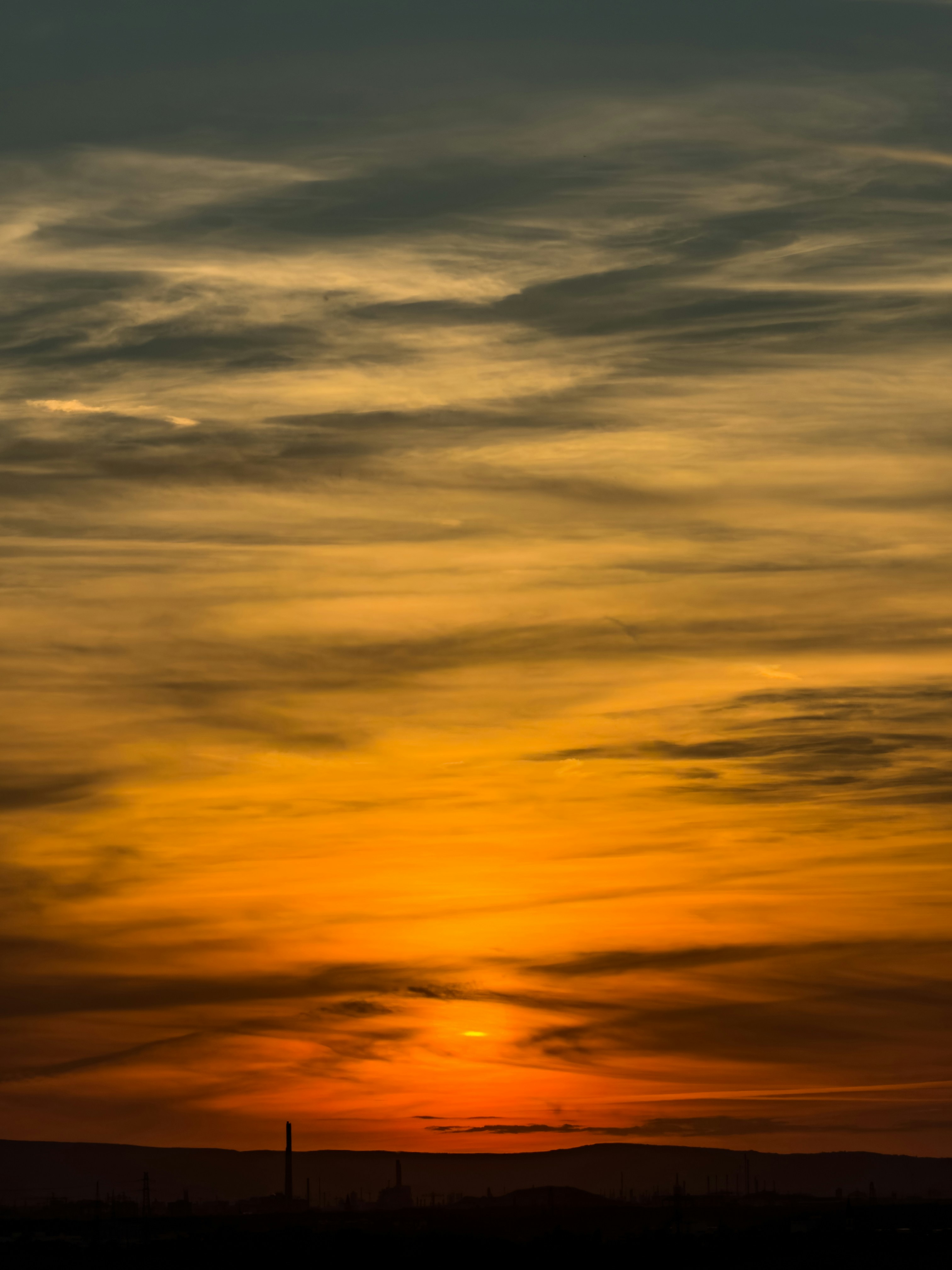 Golden Horizon: Sundrift Over a Quiet Plain