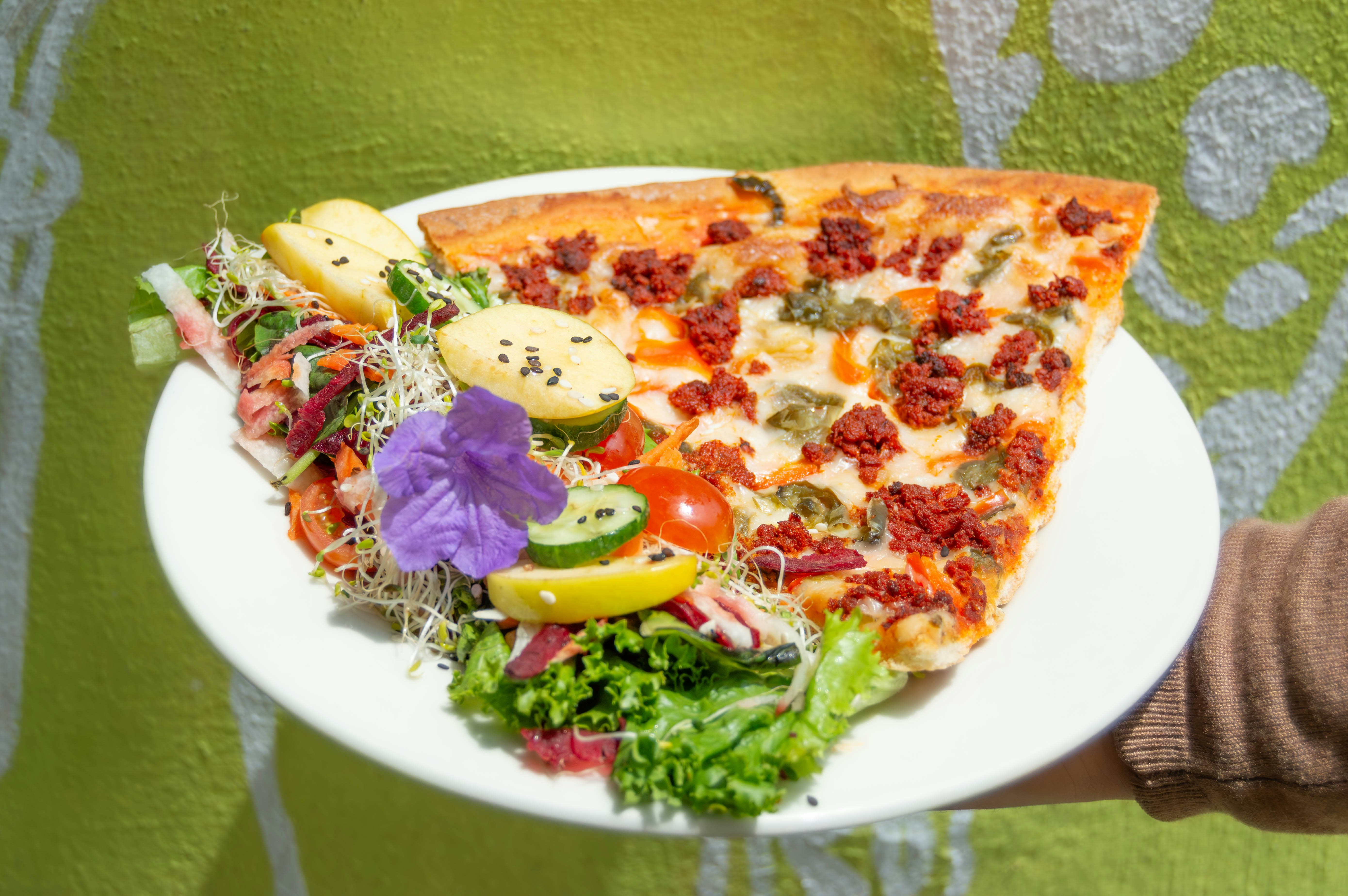 Green-slice Bistro: A Hand-Held Pizza Plate with Fresh Salad