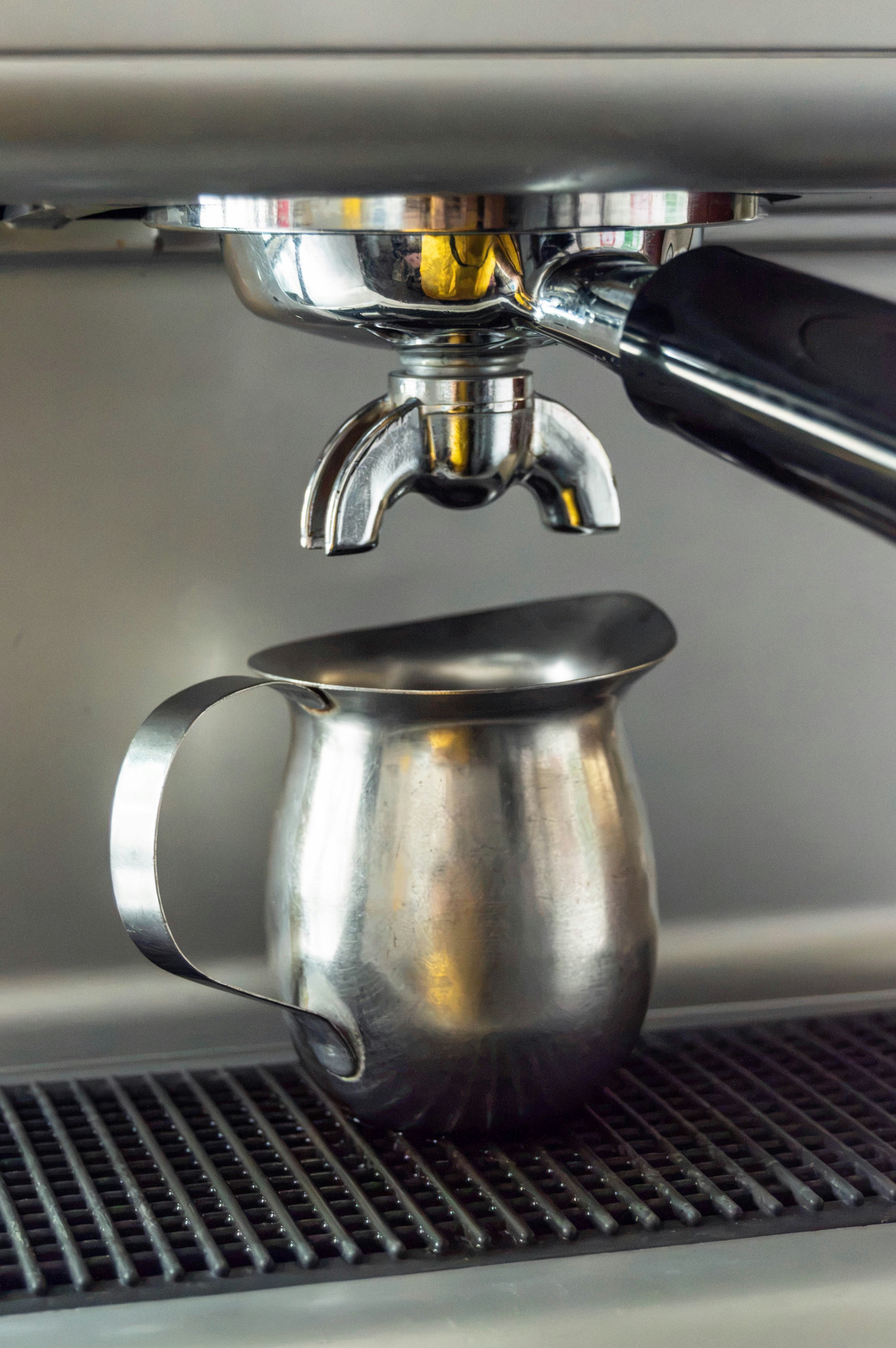 Under the Portafilter: A Stainless Coffee Ritual