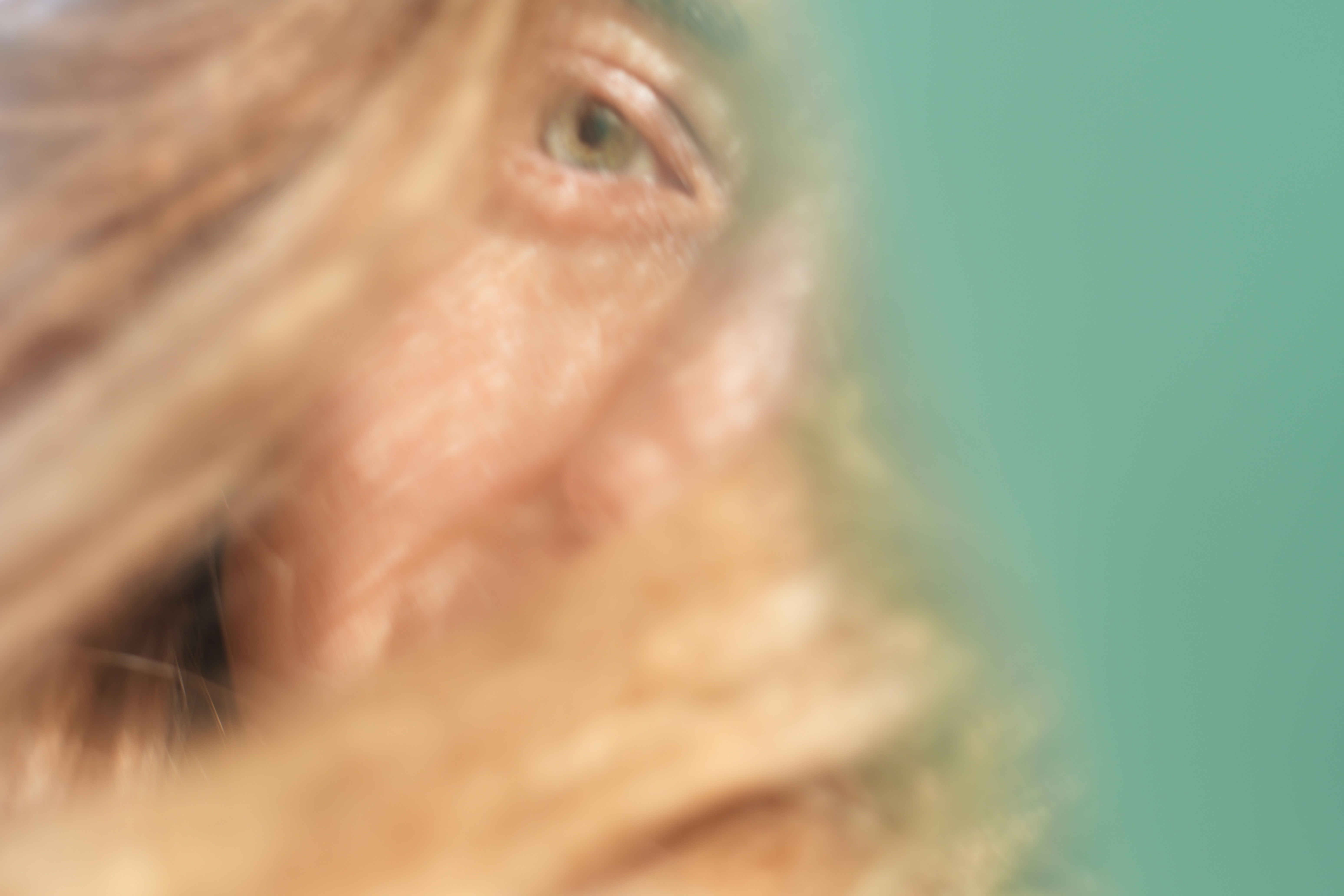 Soft Close-Up: A Vague Gaze Through Blurred Texture