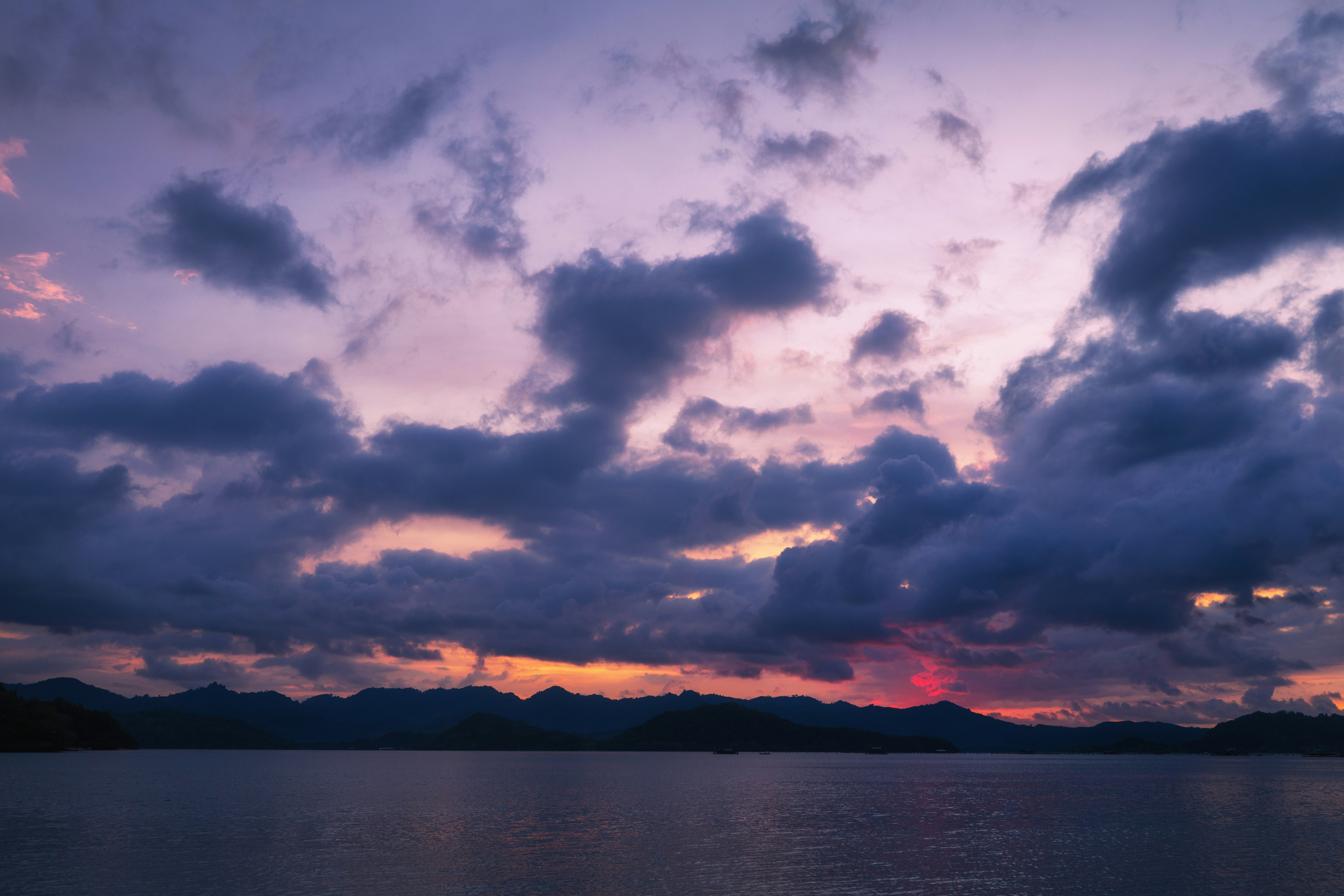 Dusk Over Silhouetted Horizon: A Calm Coastal Sunset