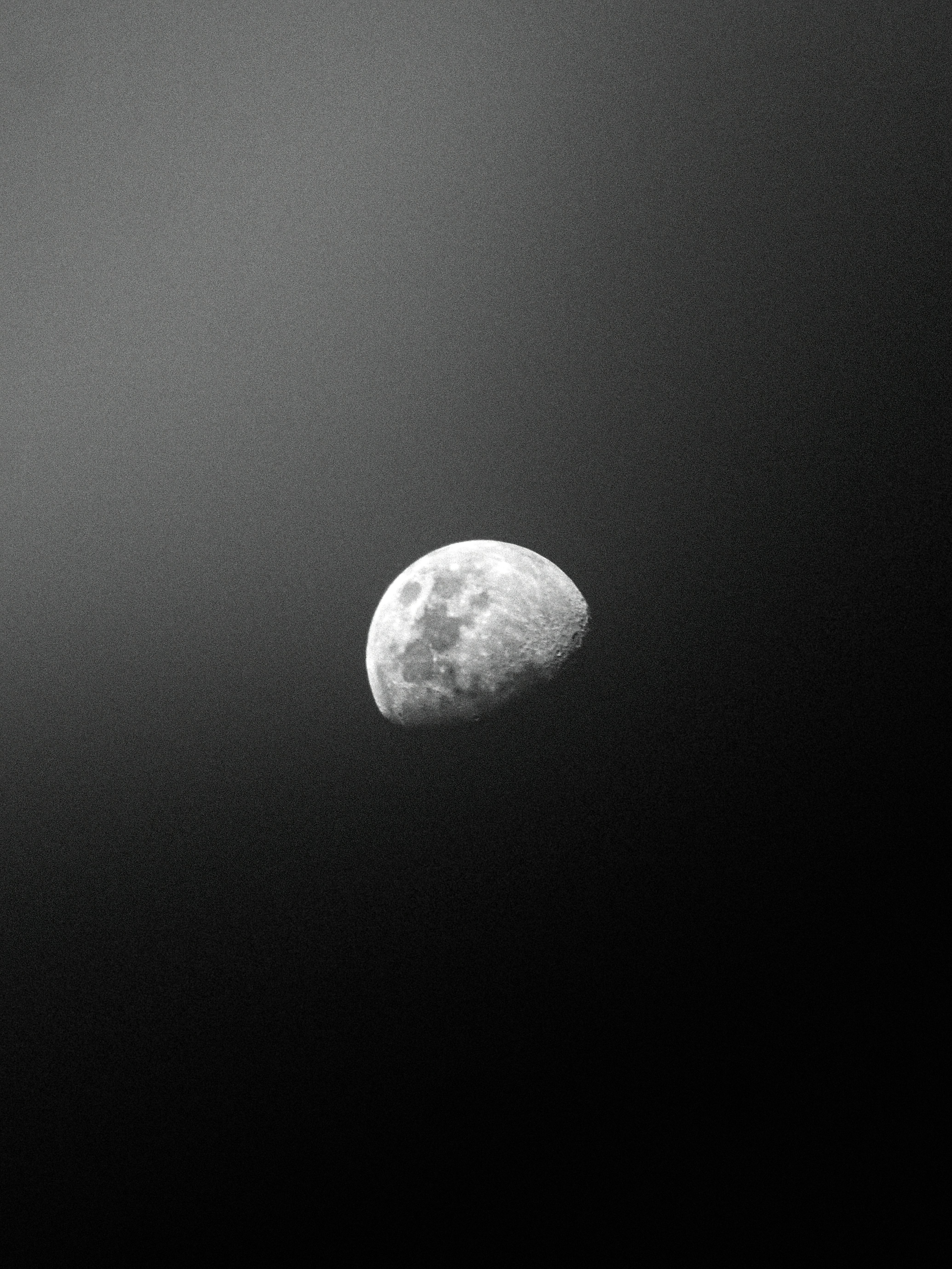 Luminous Crescent: Moon Against a Quiet Gradient