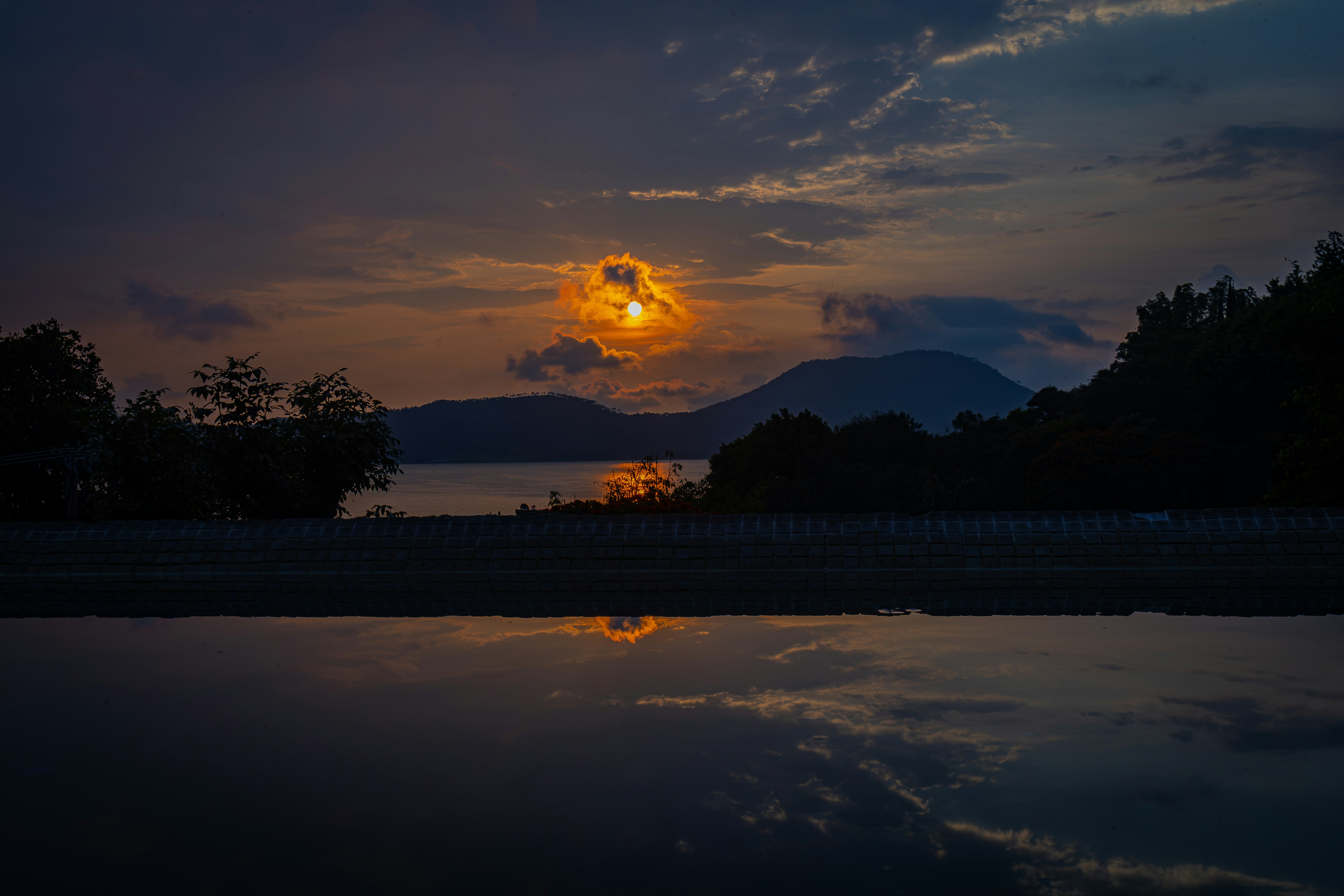 Horizon Fire: A Quiet Sunset Over Still Waters