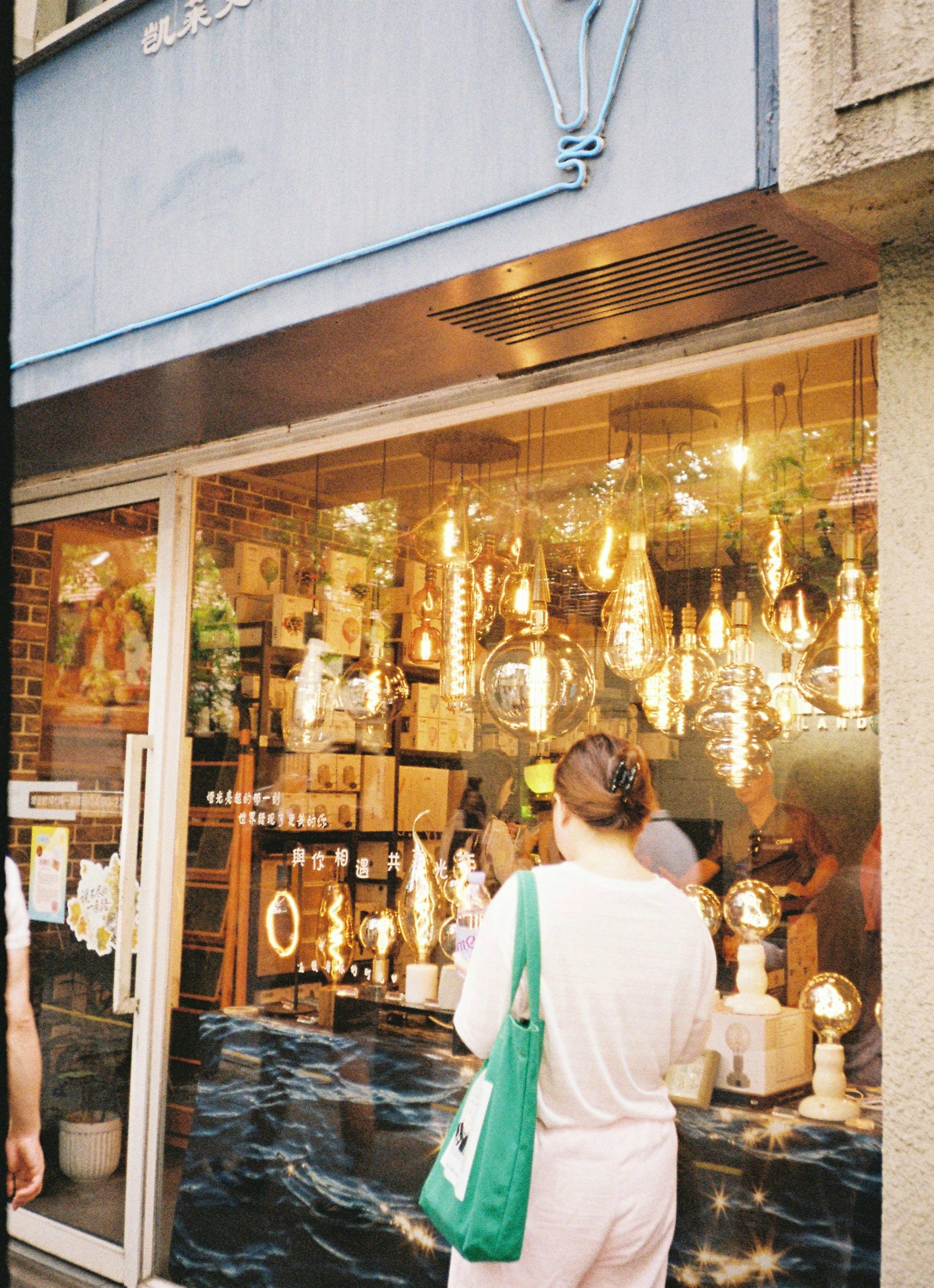 Glow and Glass: A Selfie at the Lamp-Show Storefront