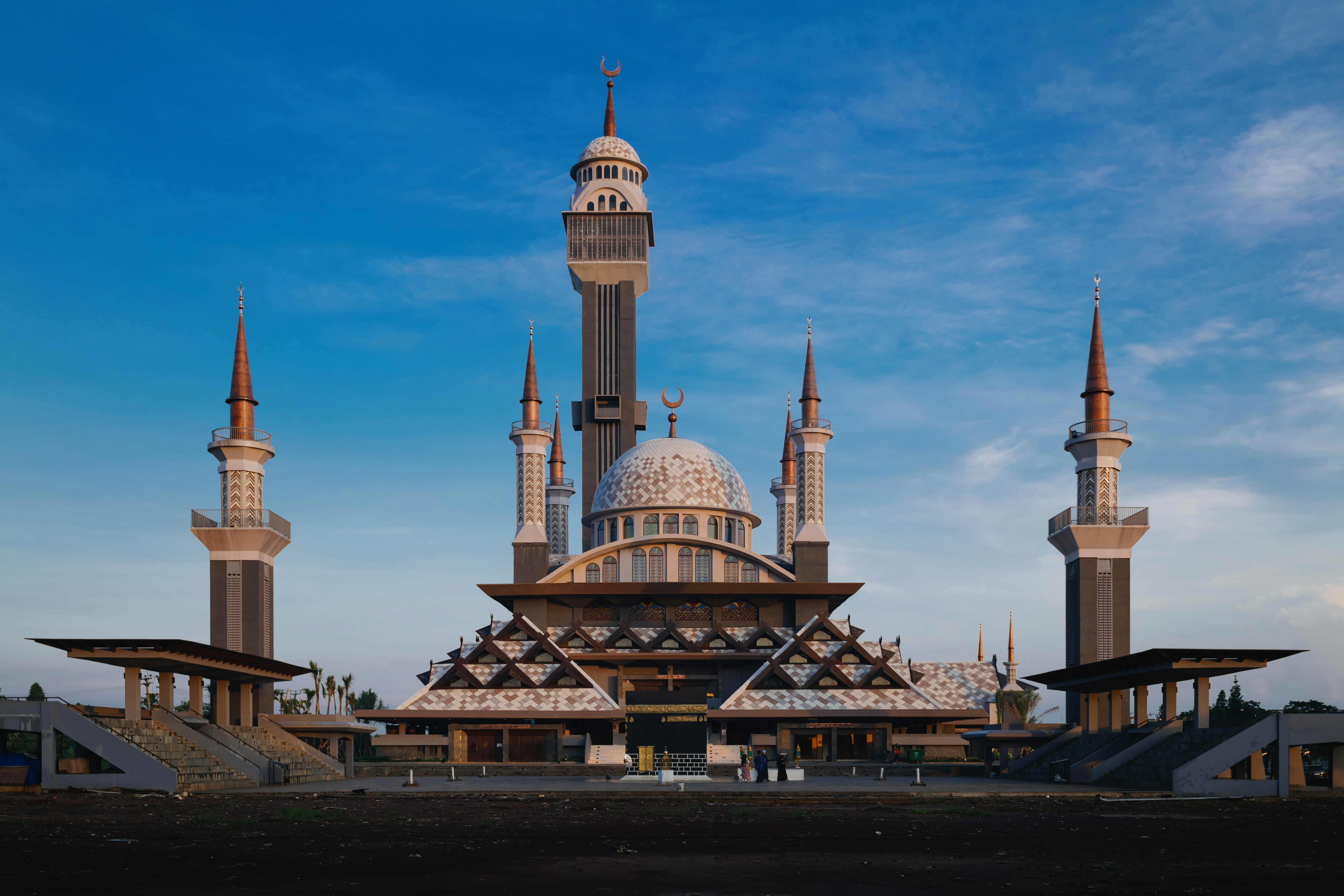 Symmetry of the Grand Dome: Central Mosque Under Balancing Spires