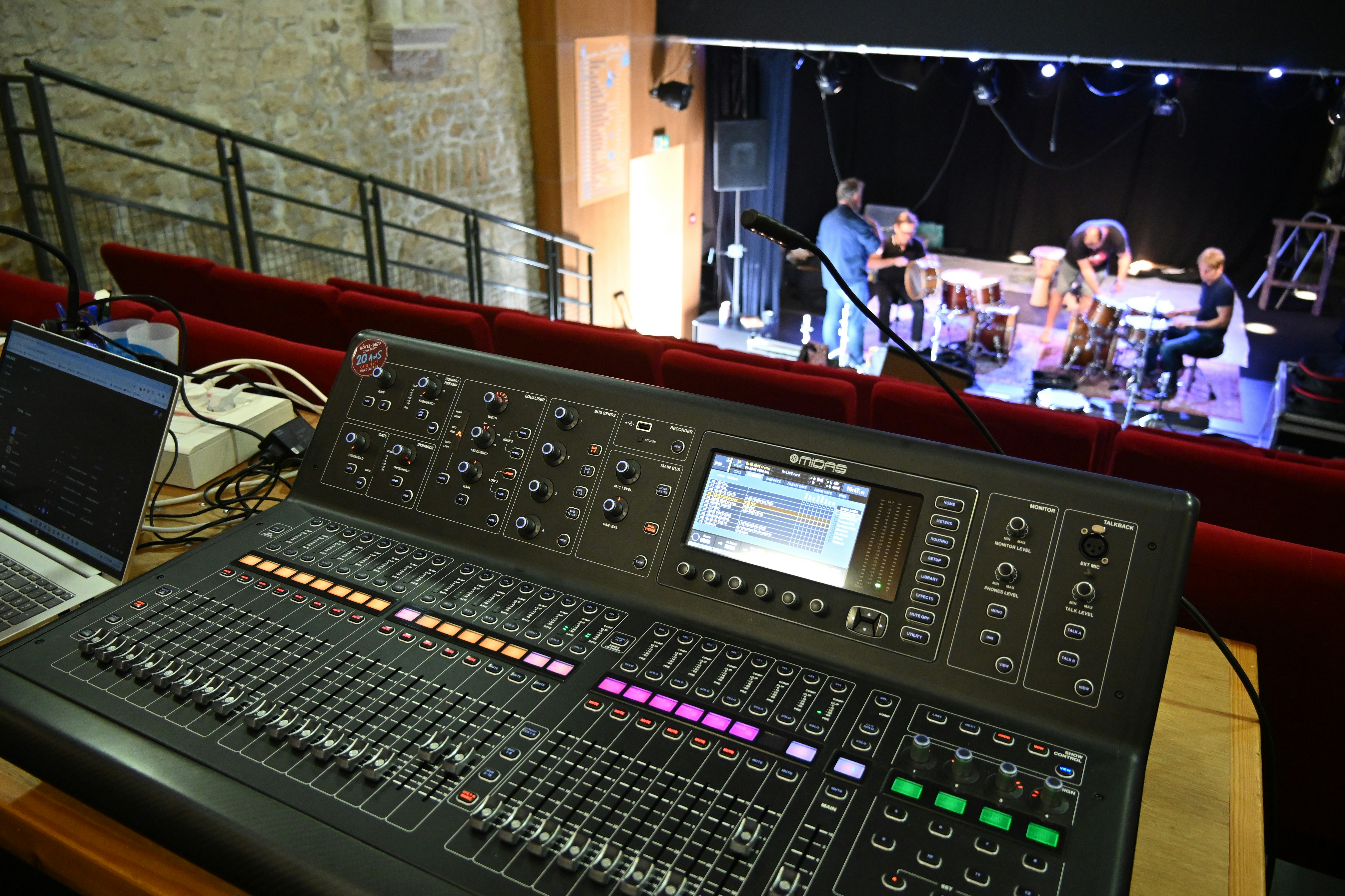 Front‑Row Console: A Live Session Behind the Curtain