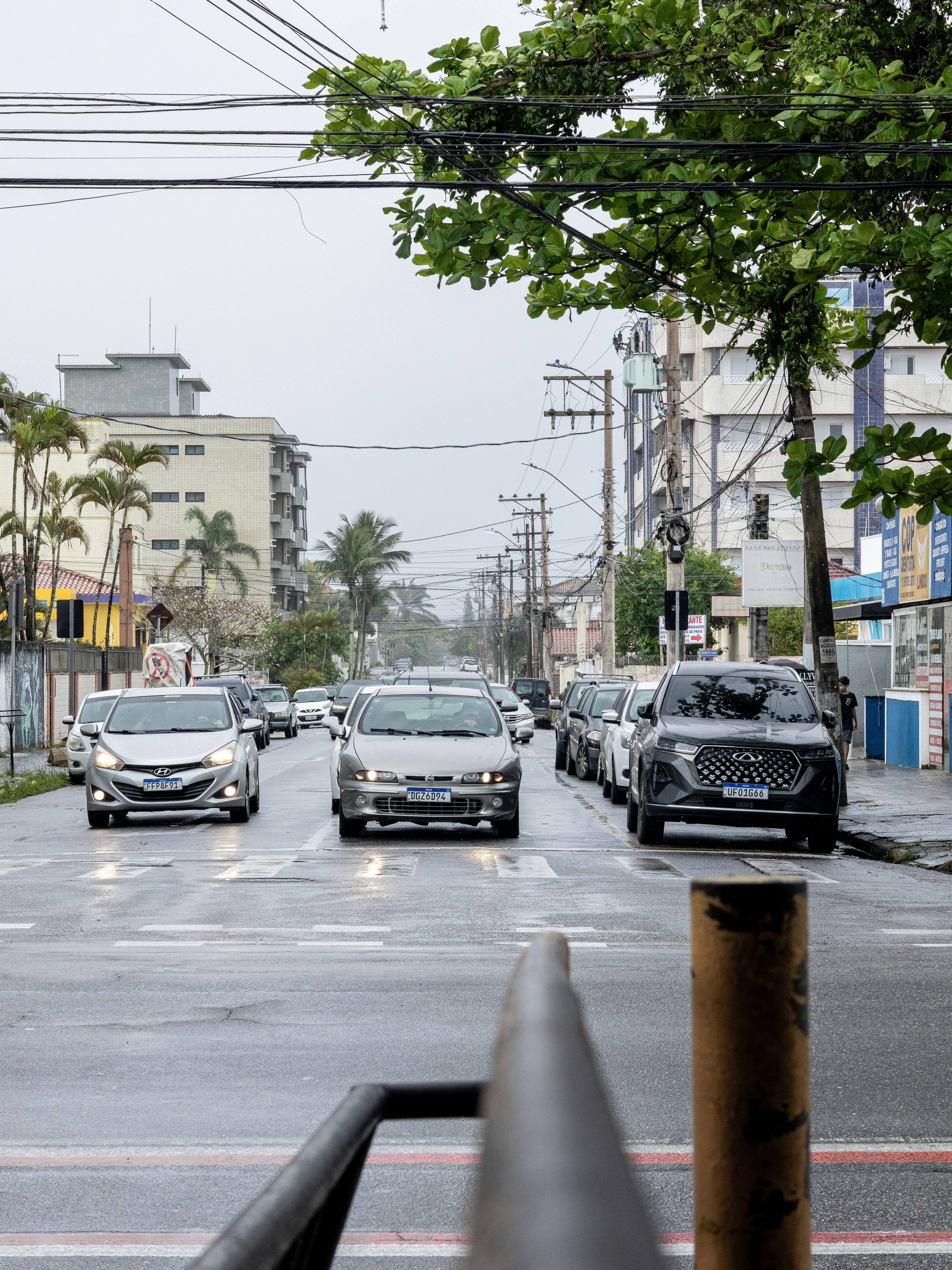 Rush Hour on a Rainy Street: Cars Converge Toward the City Core
