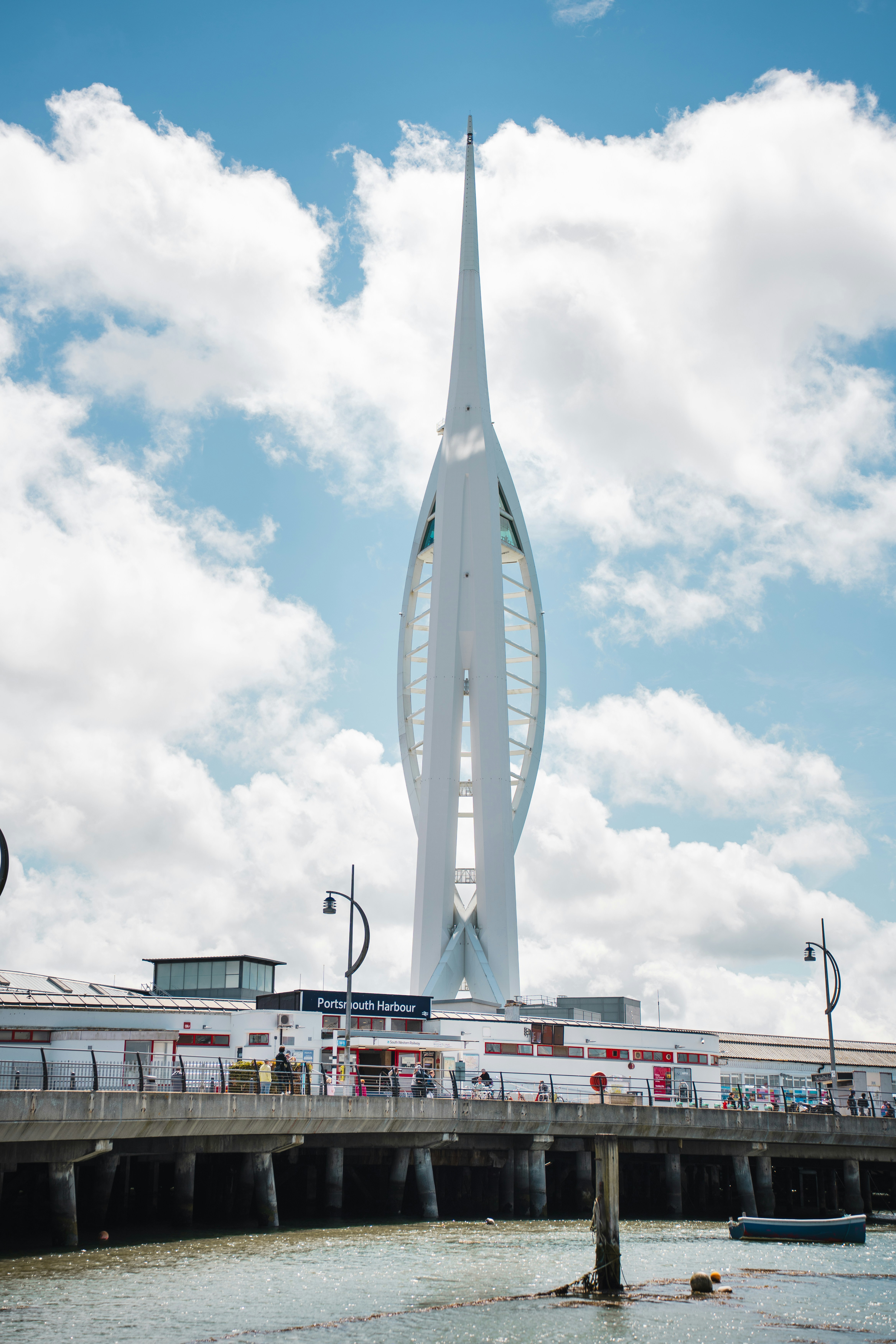 Spire Over the Pier: The Sail-like Tower Reaches Toward the Sky